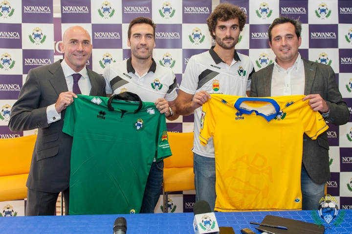 Falcón y Fran Cruz, presentados en NOVANCA como nuevos futbolistas de ...