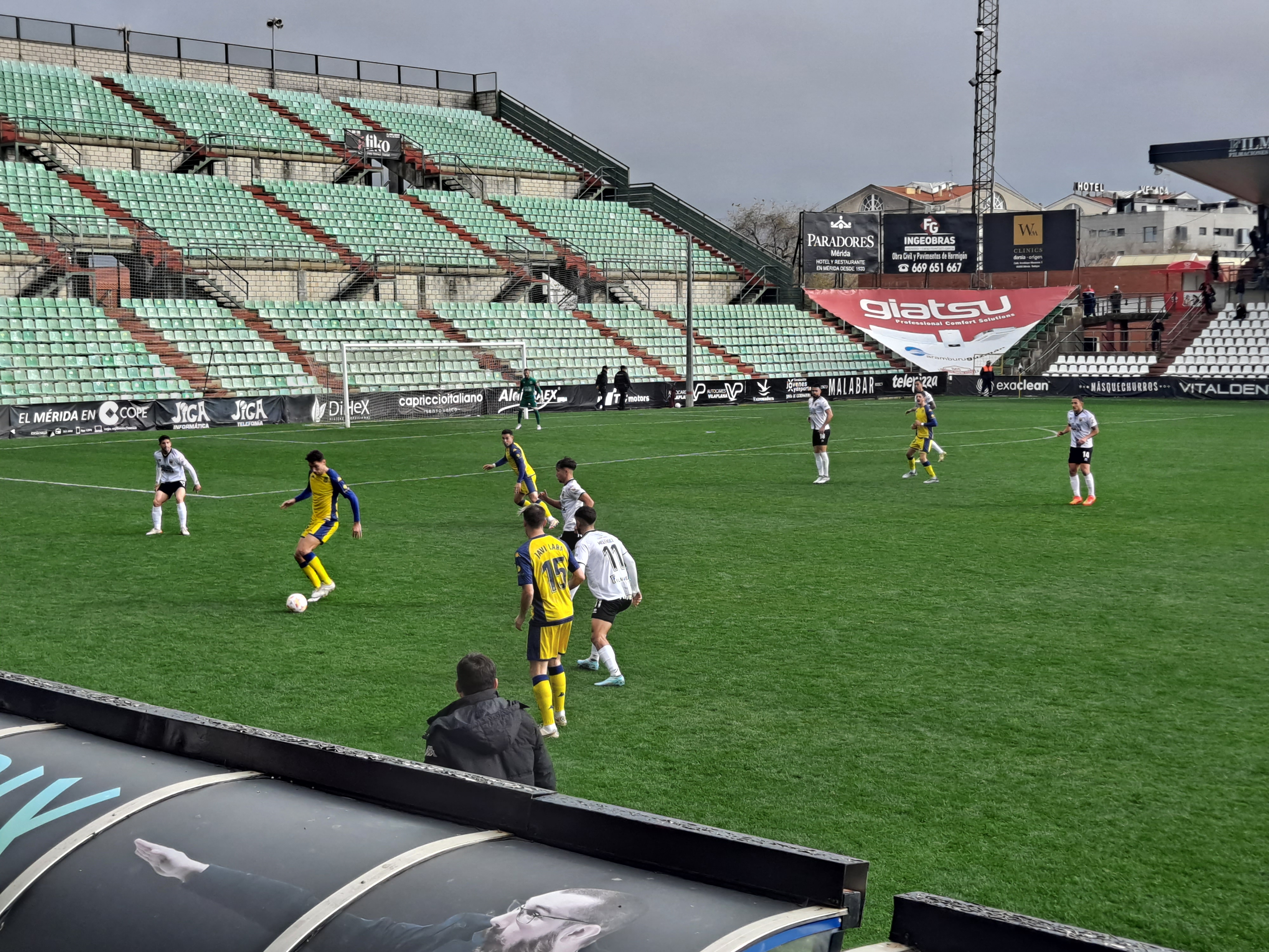 La AD. Alcorcón se sobrepone a la adversidad con una victoria en Mérida ...