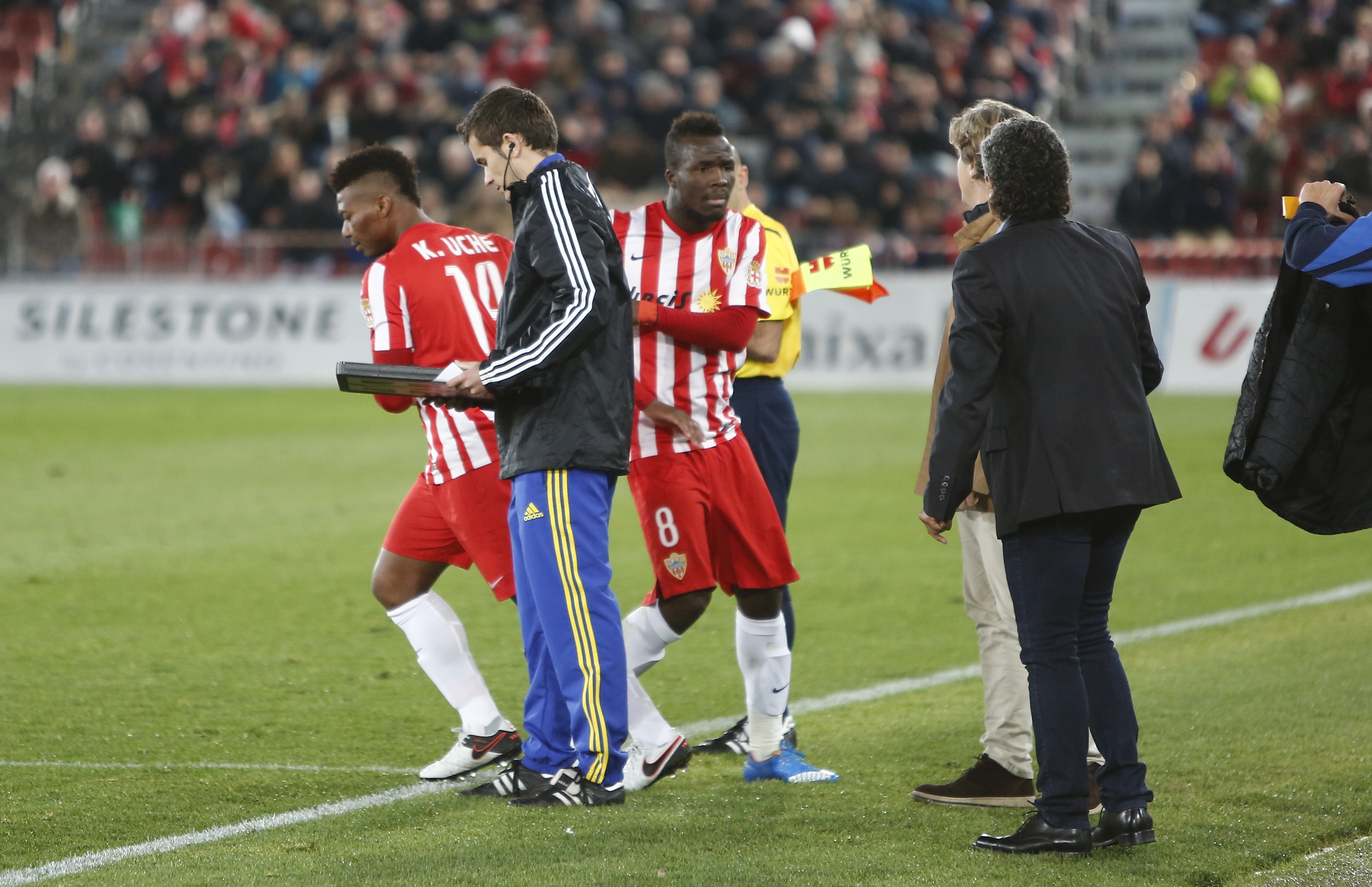 Goñi y Kalu Uche juegan su primer partido con la camiseta rojiblanca ...