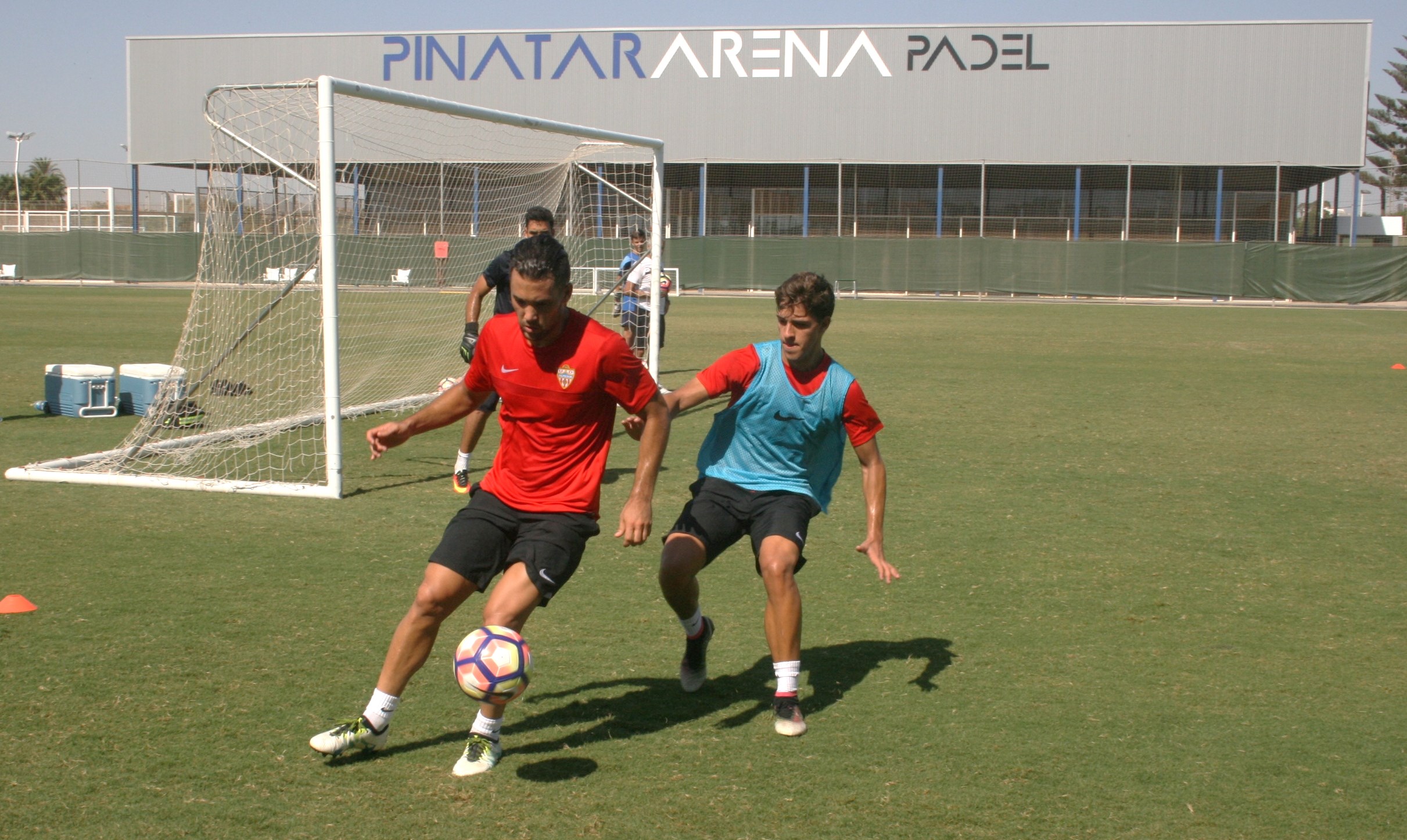 El Almería inicia los entrenamientos en el Pinatar Arena Football ...