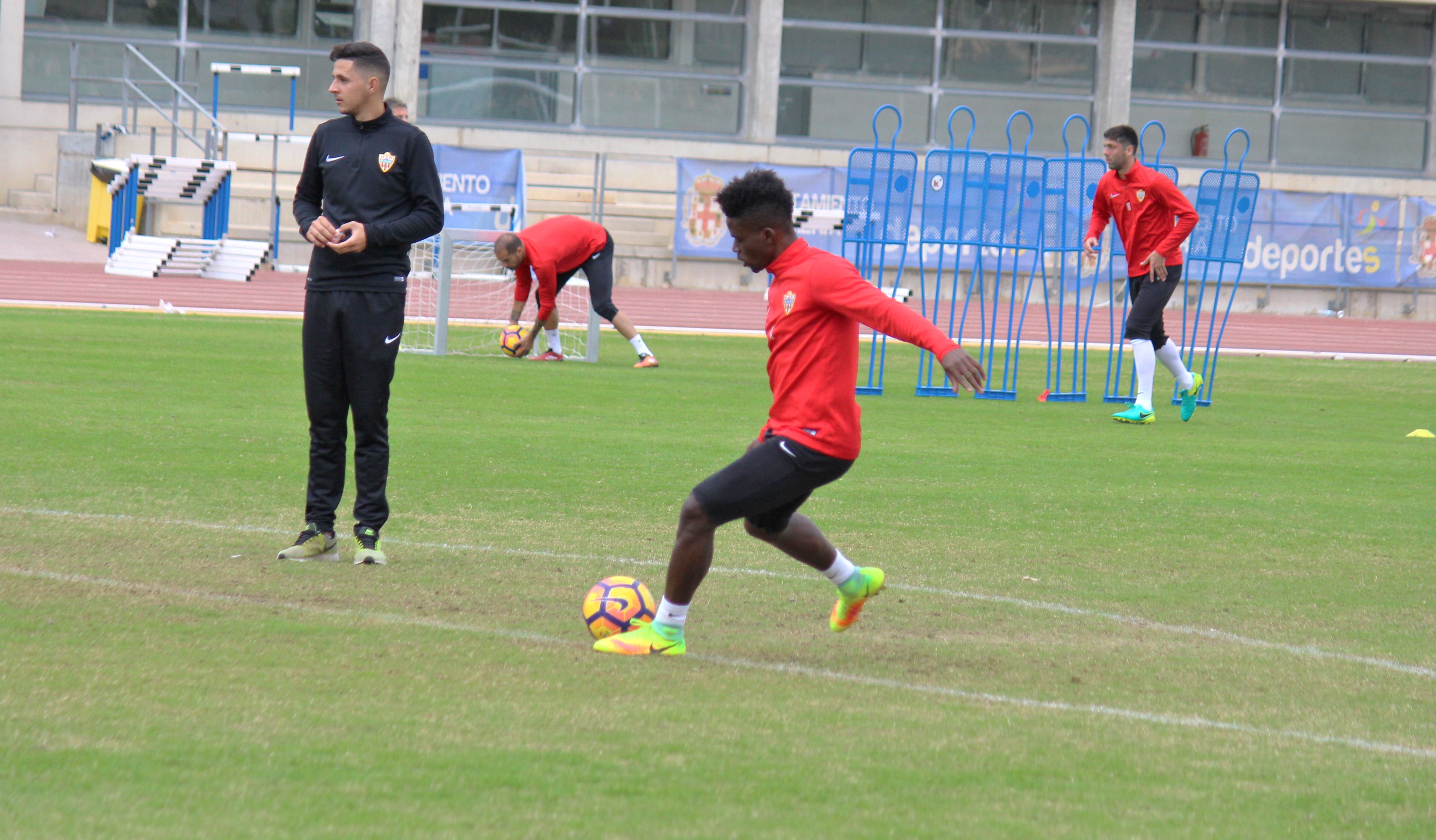 Ramón Azeez y Joaquín Fernández son las novedades en la convocatoria ...