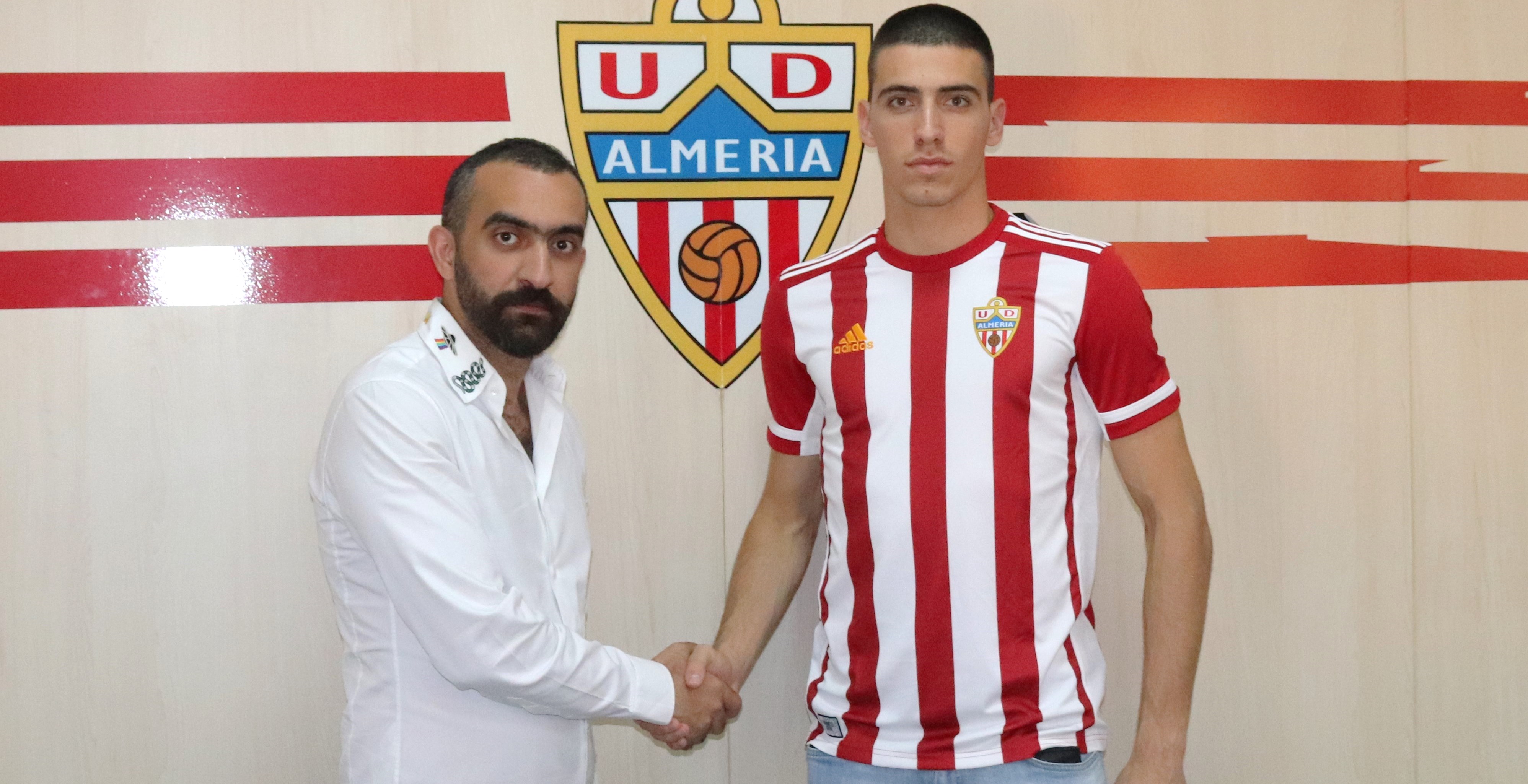 El portero serbio Dragan Rosic, una apuesta de futuro del Almería | UD ...