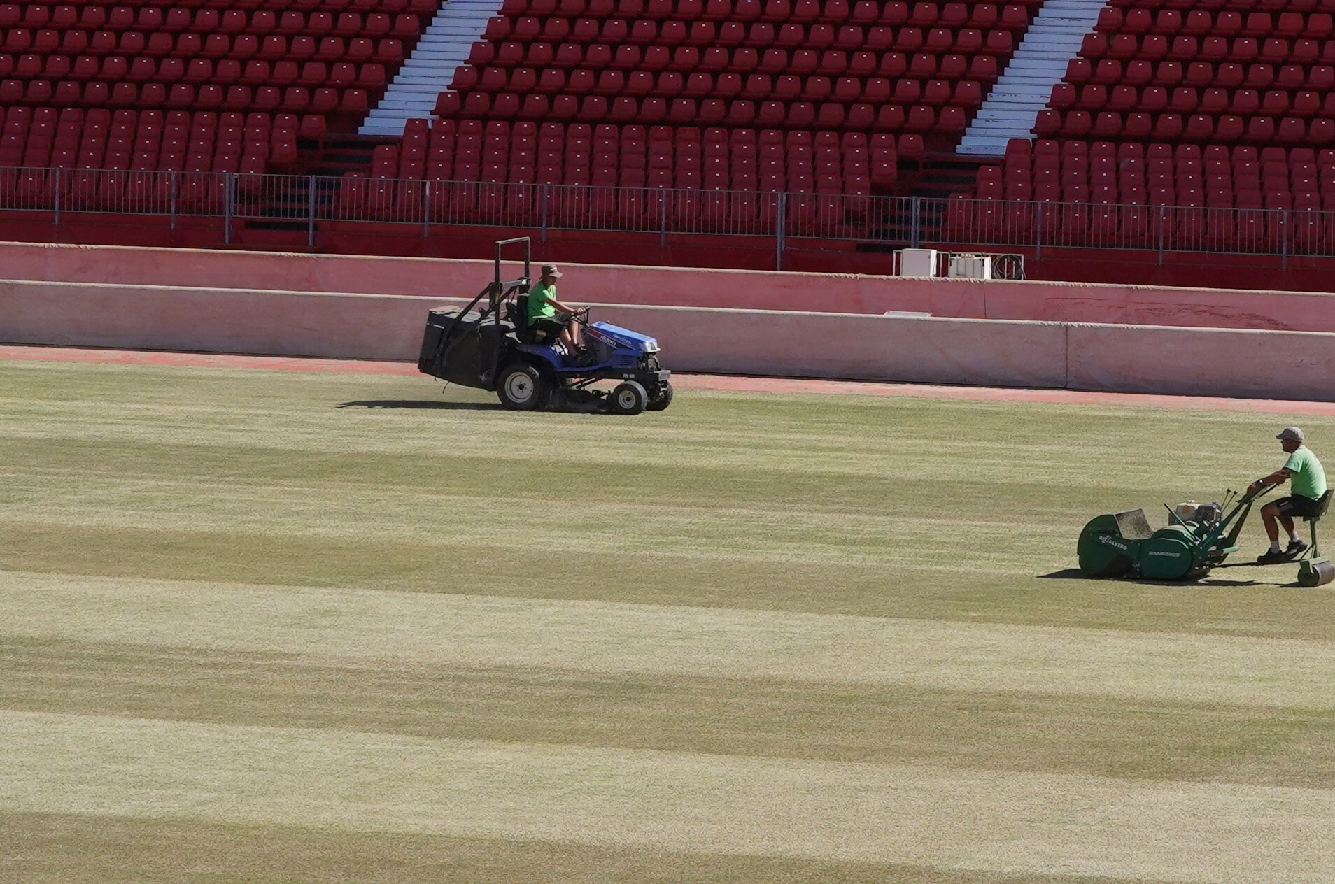 El Power Horse Stadium cambia el césped; en noviembre lo hará el Anexo ...