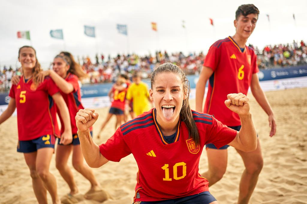 Jessi and her team crowned Mundialito Beach Soccer 2023 champs | UD ...
