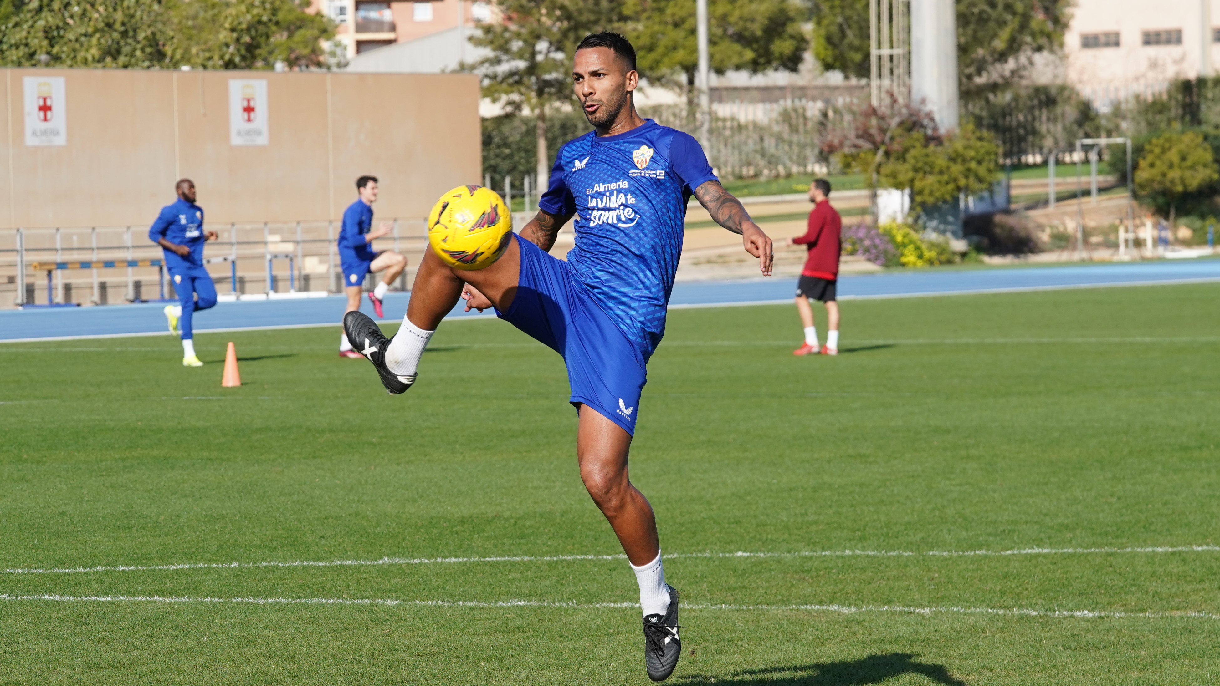 Jonathan Viera completa su primer entrenamiento como rojiblanco | UD ...