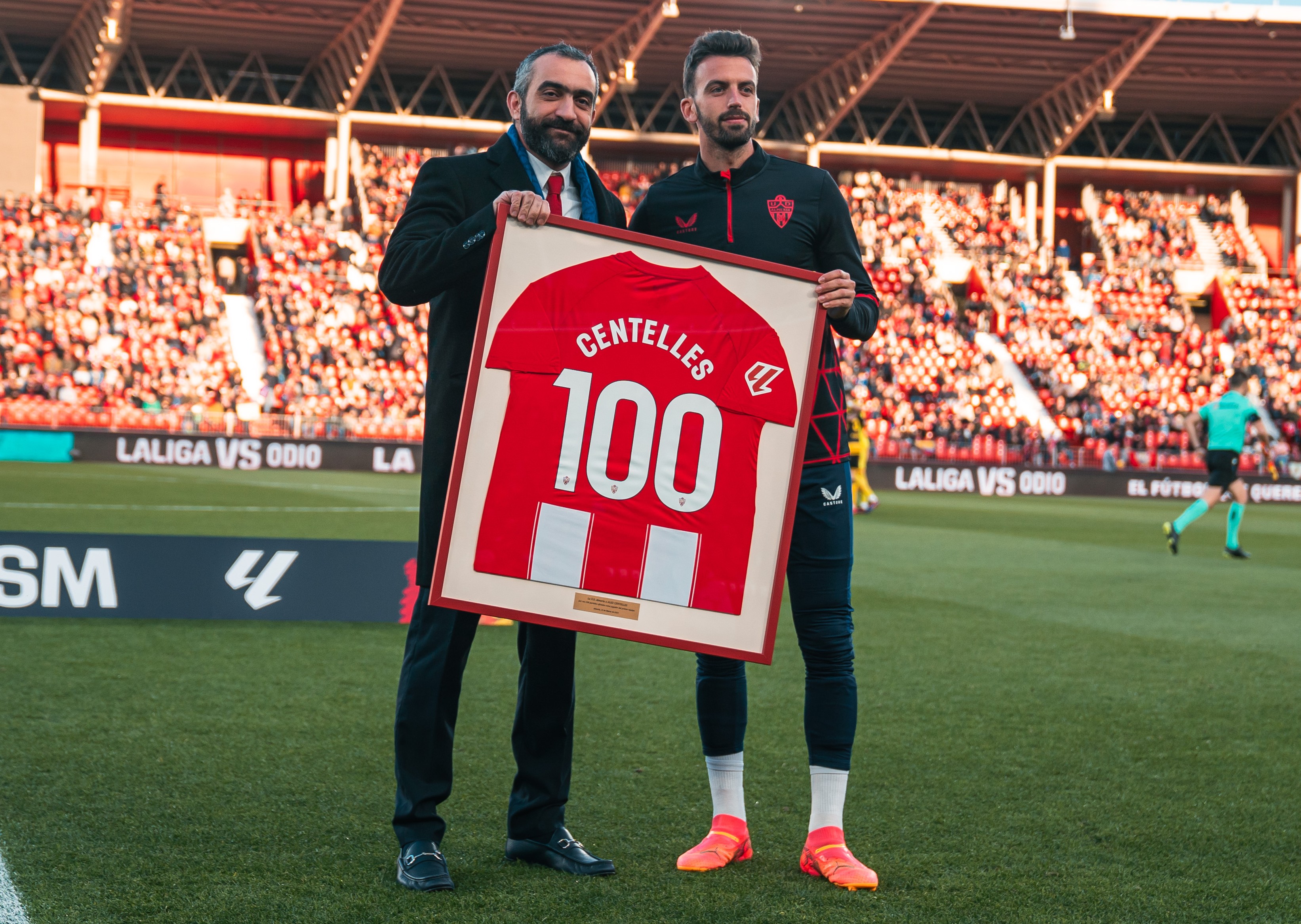 Centelles es homenajeado por su centenar de partidos como rojiblanco ...