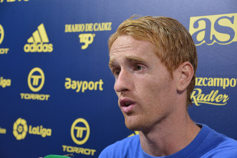 Álex, feliz de amarillo | Cádiz Club de Fútbol | Web Oficial