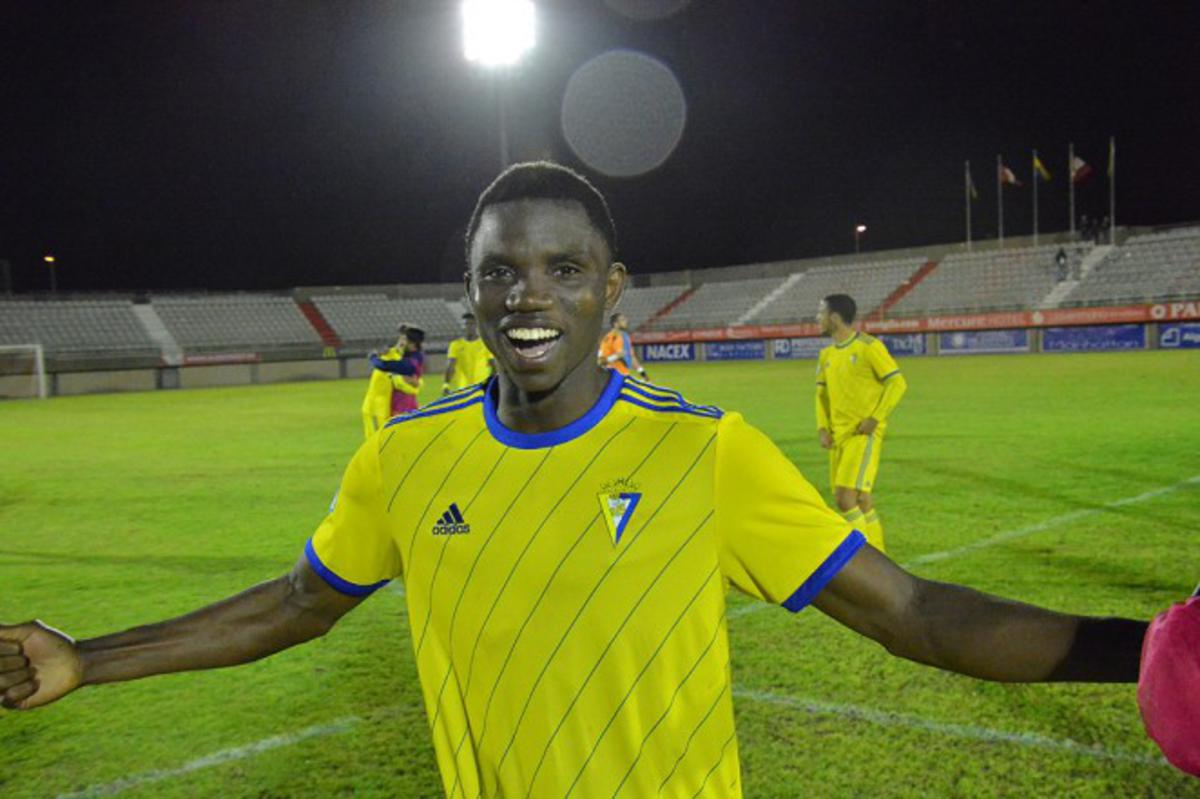 FIFA resuelve a favor por la transferencia de Peter Akpan | Cádiz Club ...