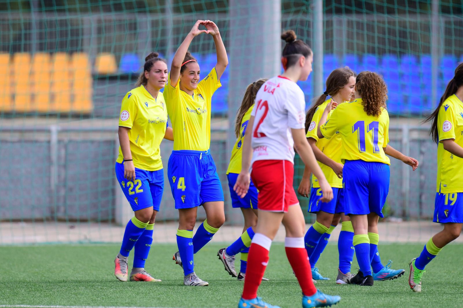 2-0 | Un Cádiz sólido y serio consigue la segunda victoria de la ...