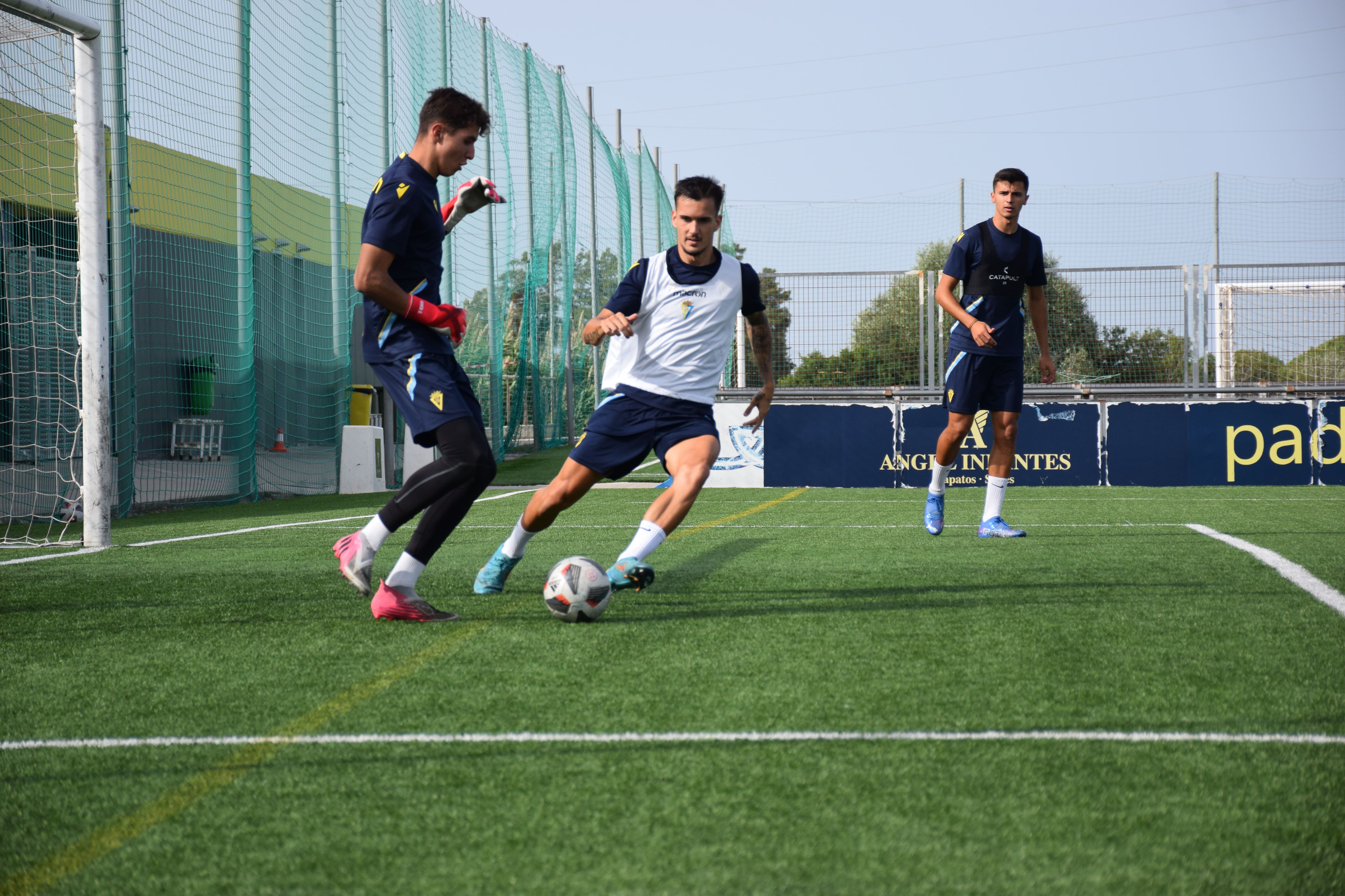 Arranque de semana preparando la visita del Vélez CF | Cádiz Club de ...