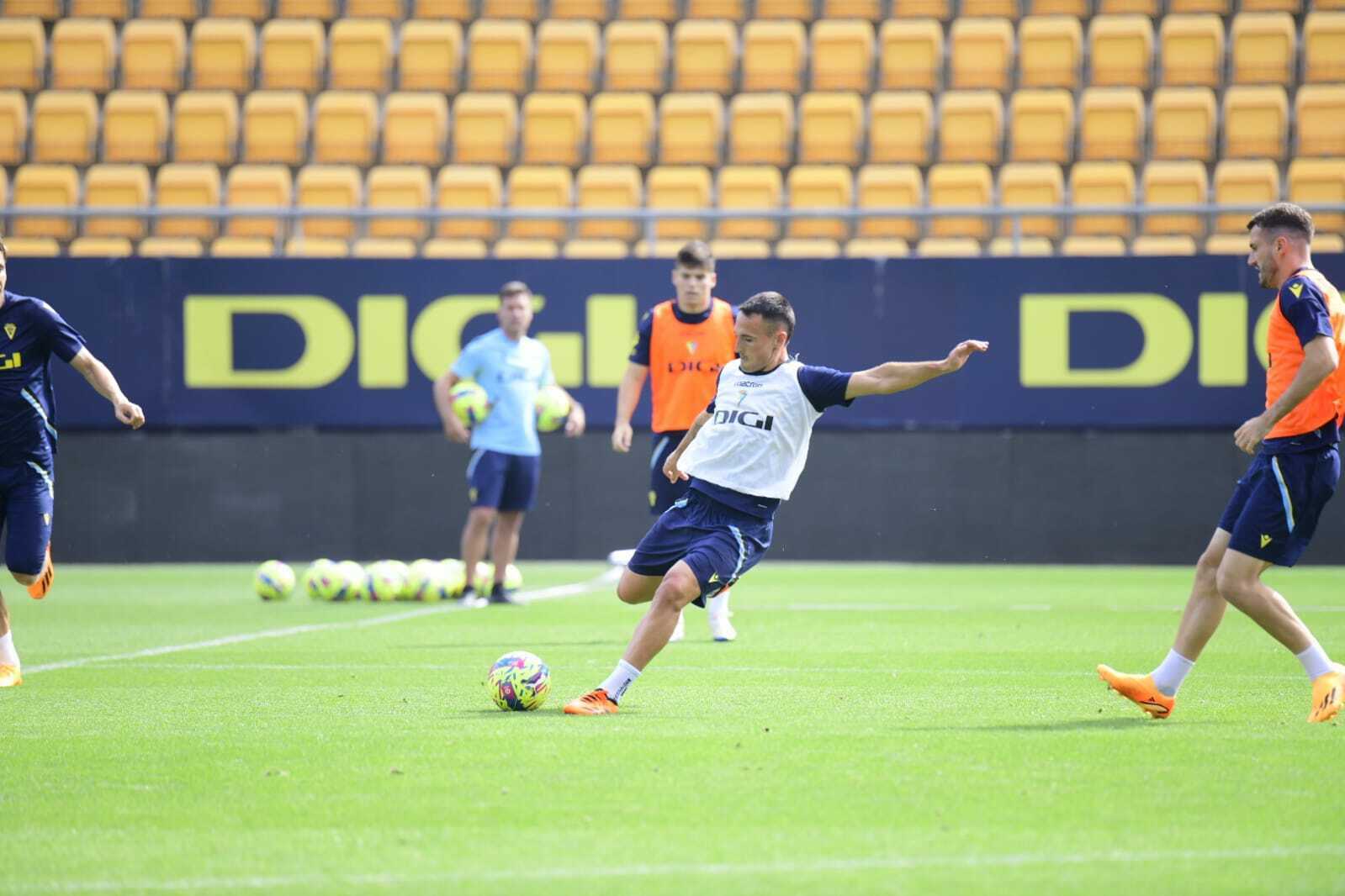 Sesión en el estadio para trabajar la estrategia | Cádiz Club de Fútbol ...