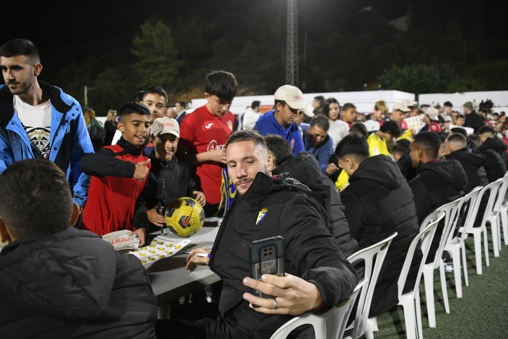 Dosis de cadismo en Guadiaro para conmemorar el 50 aniversario del club | Cádiz Club de Fútbol ...