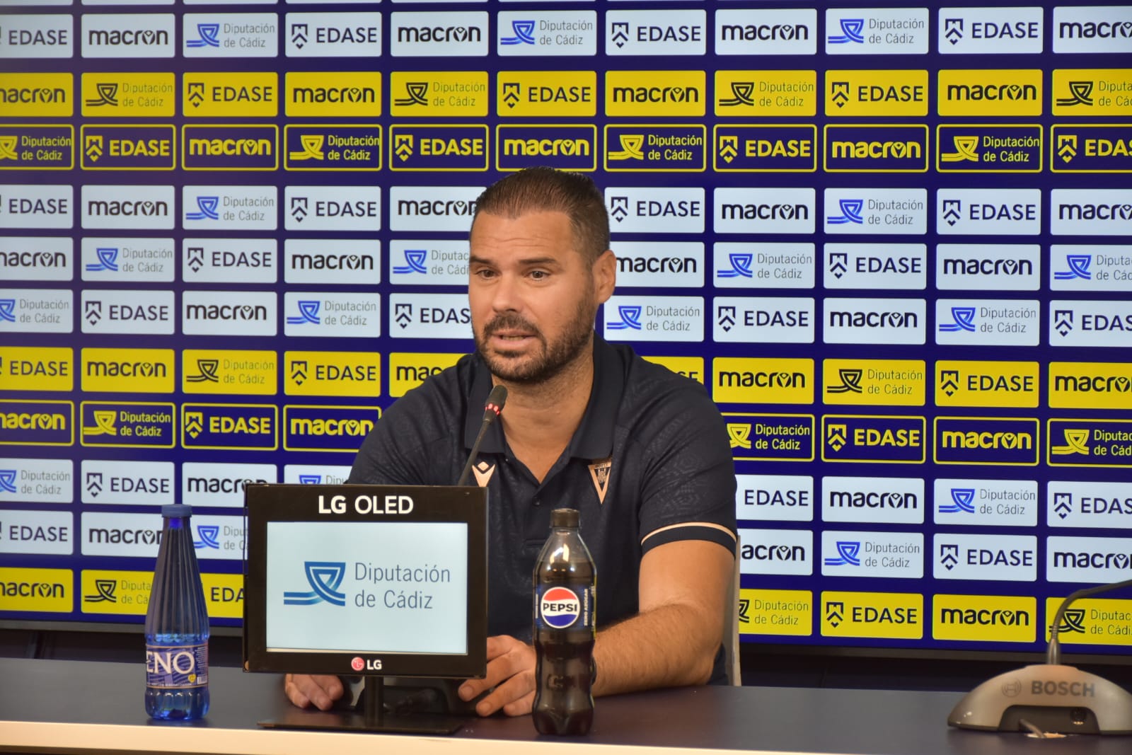 Javi Navarro: "Las jugadoras han hecho un esfuerzo titánico" | Cádiz ...