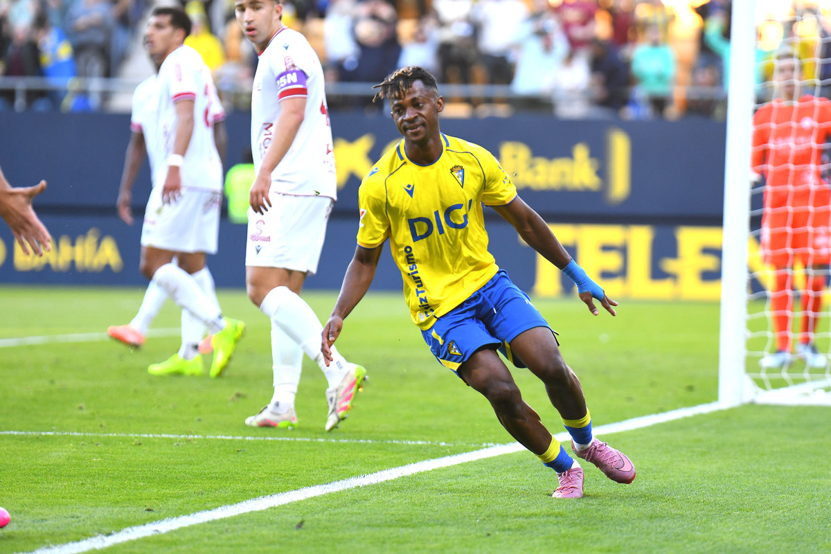 Efe Aghama cedido al Huesca | Cádiz Club de Fútbol | Web Oficial