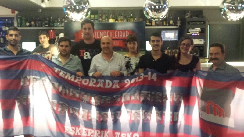 El Bar Arkupe suscribe acciones del Eibar | SD Eibar | Web Oficial
