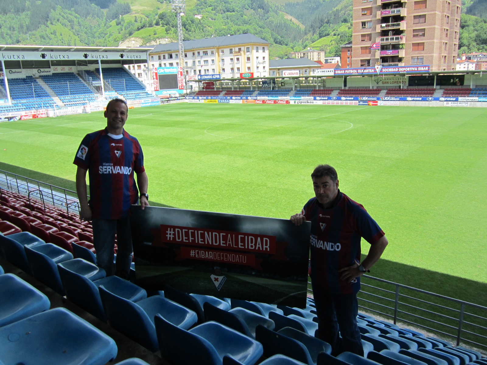 El Bar-Pizzeria Bossa suscribe acciones del Eibar | SD Eibar | Web Oficial