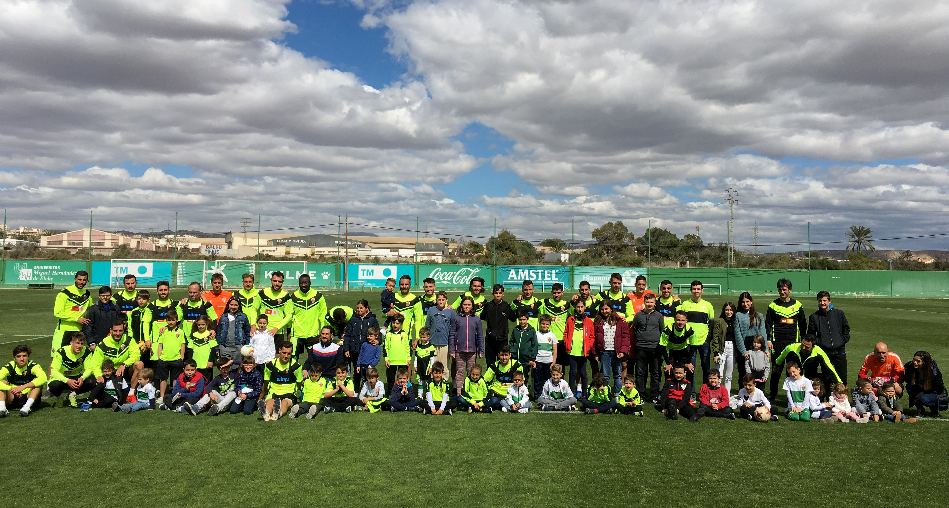 EQUIPO | El Elche celebra el Día del Padre con los más pequeños | Elche ...