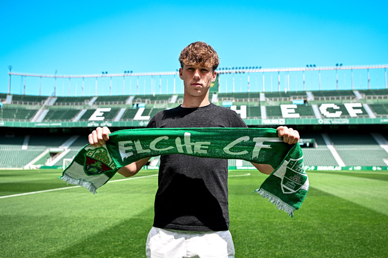 FÚTBOL BASE | David Delgado, firma su primer contrato profesional ...