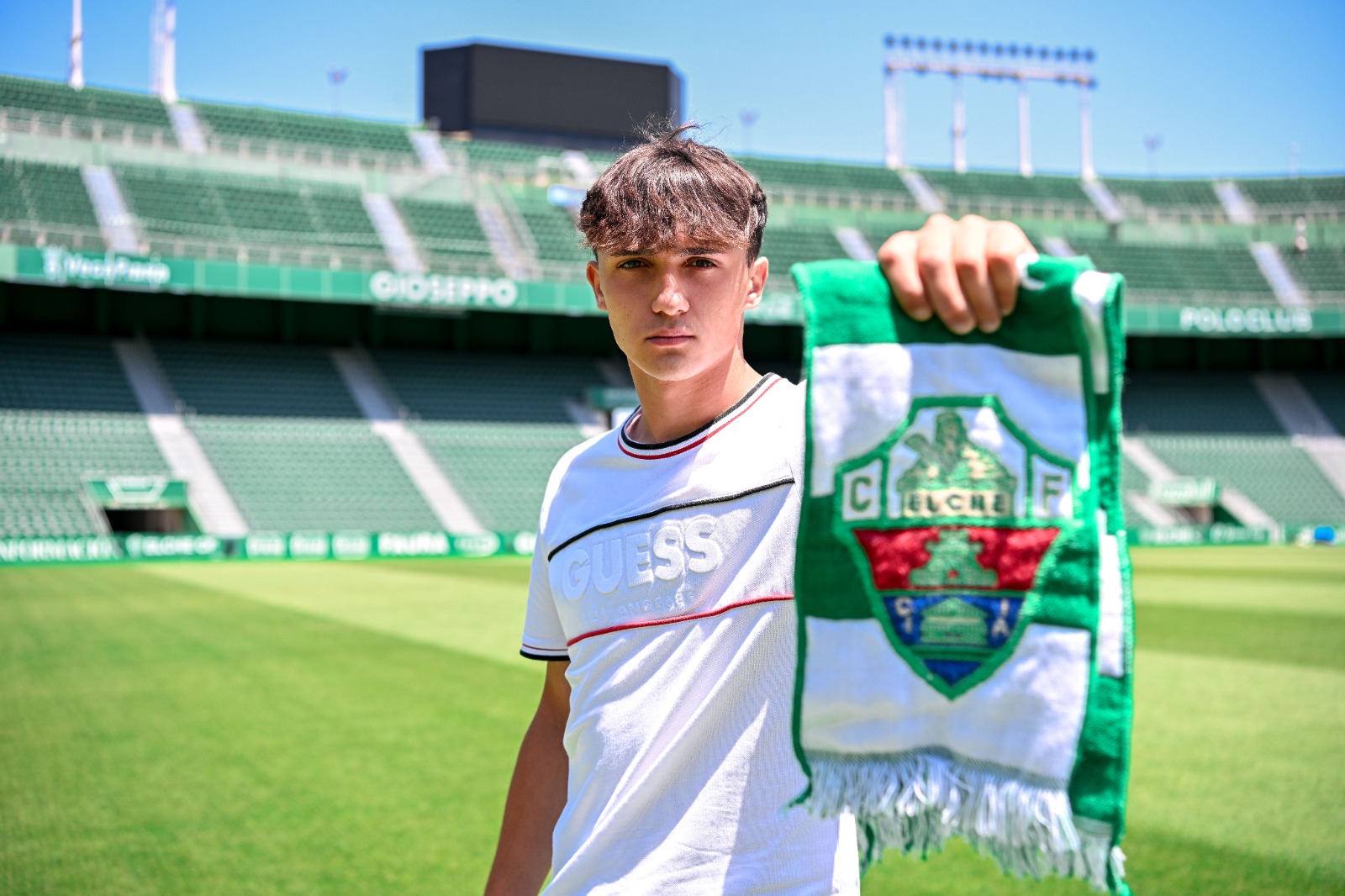 FÚTBOL BASE | Albert, renueva con el Elche C.F. | Elche CF | Web Oficial