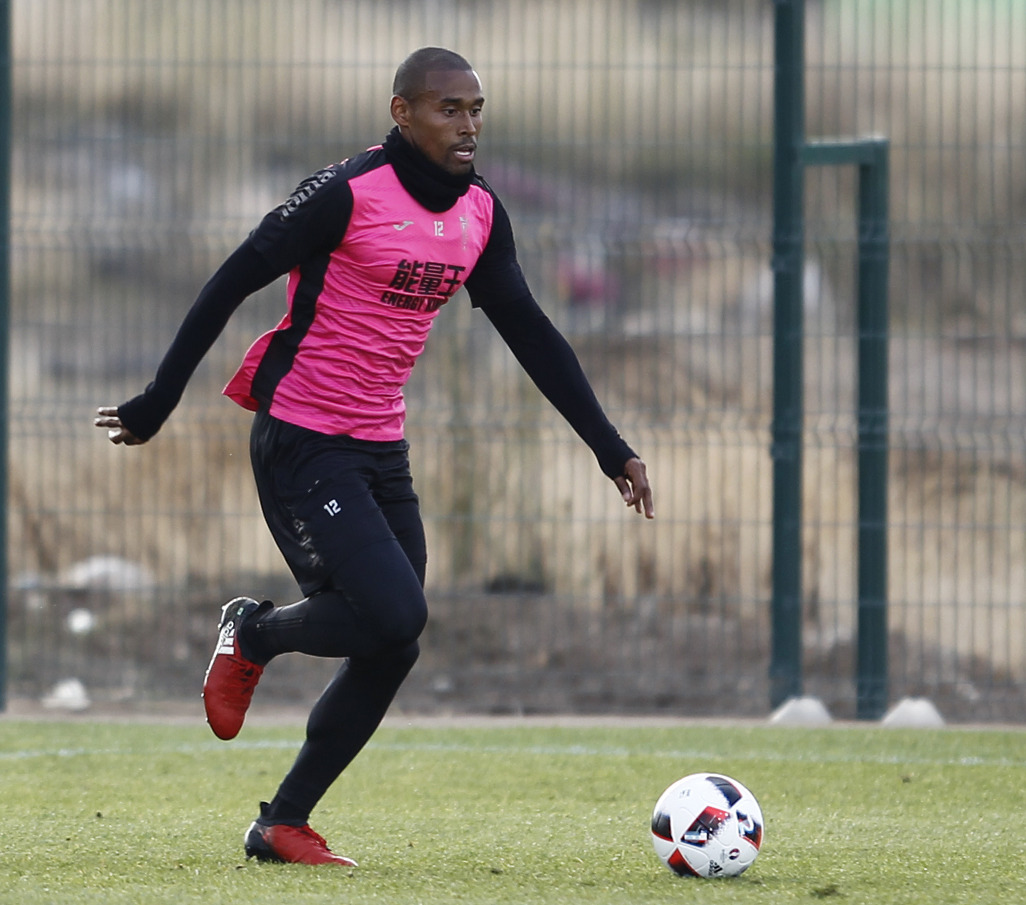 Gabriel Silva se reincorpora al grupo | Granada CF | Web Oficial