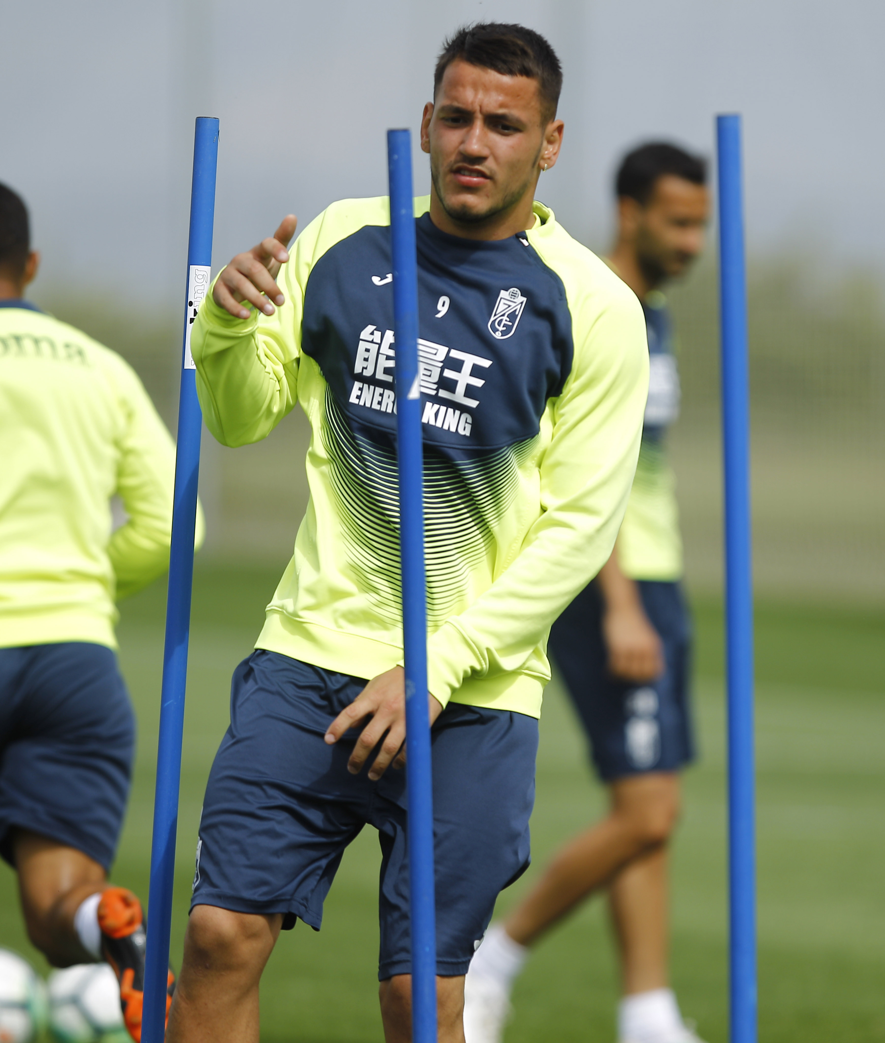 Rey Manaj, citado por la selección de Albania | Granada CF | Web Oficial