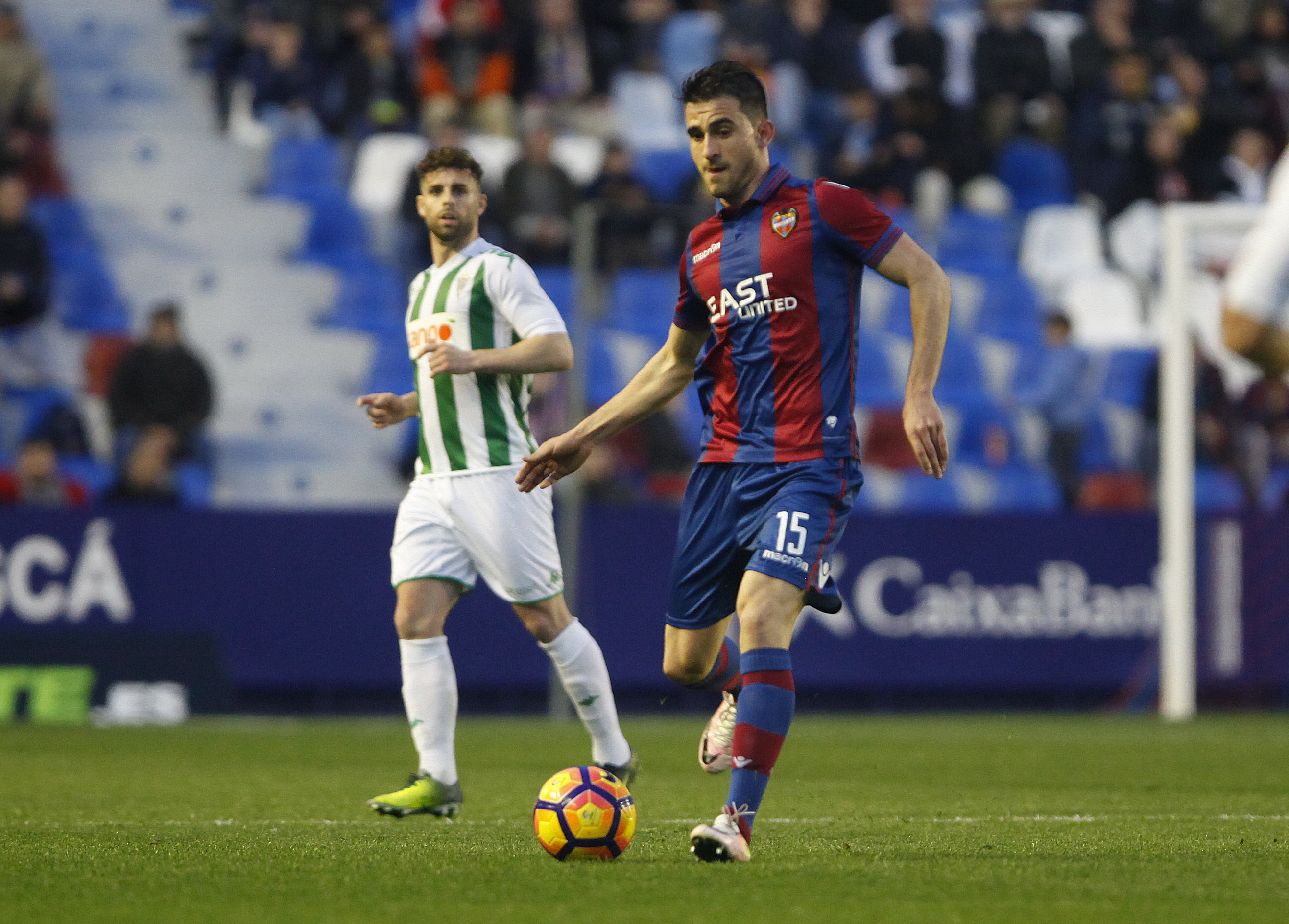 Postigo joins the list of players with four yellow cards | Levante UD ...