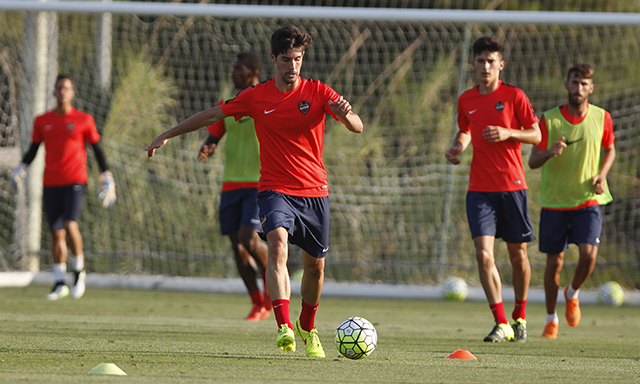 Cote cambia el filial por los entrenamientos del primer equipo Oliva ...