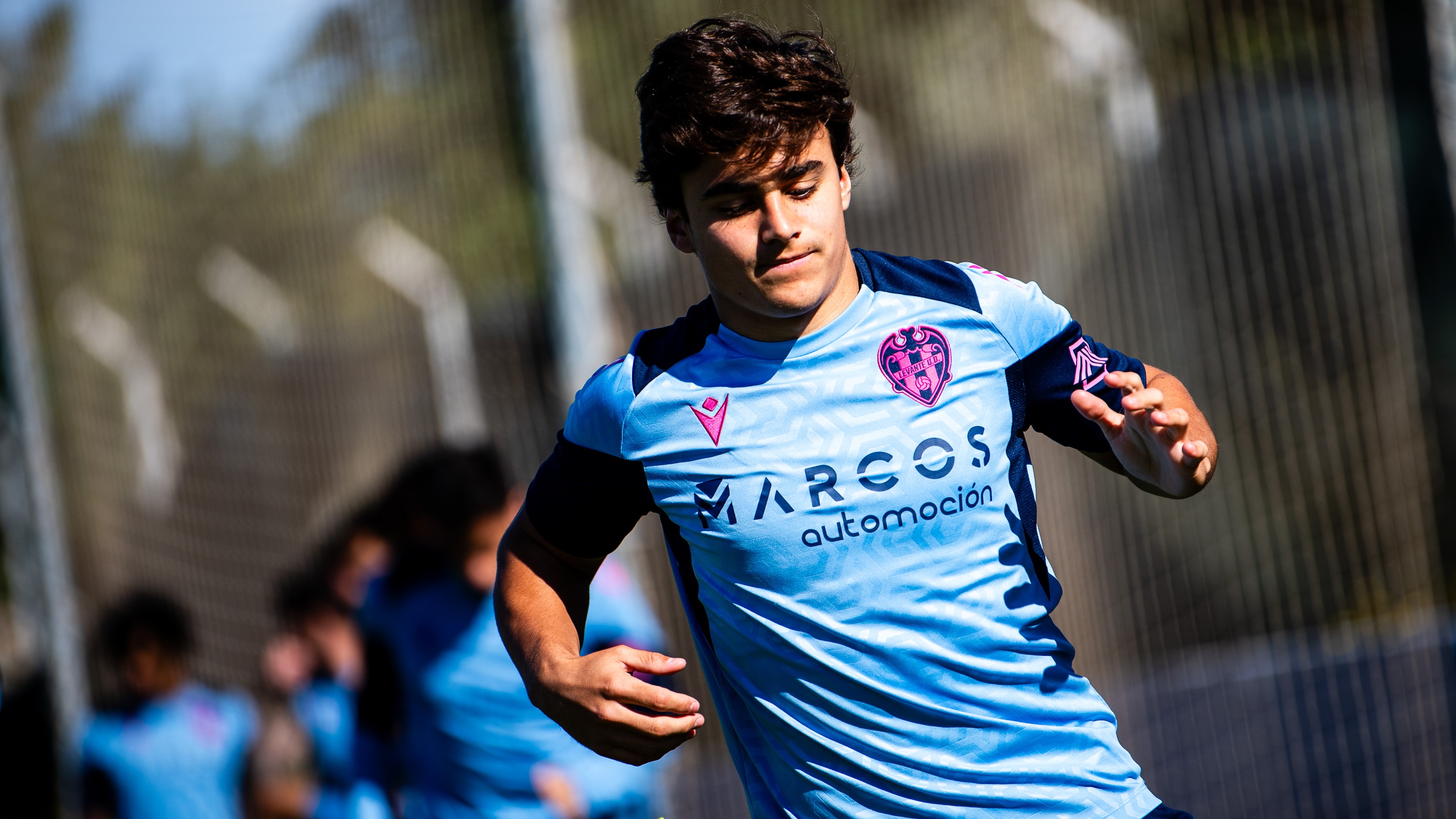 Carlos Álvarez se ejercita con el grupo | Levante UD | Web Oficial