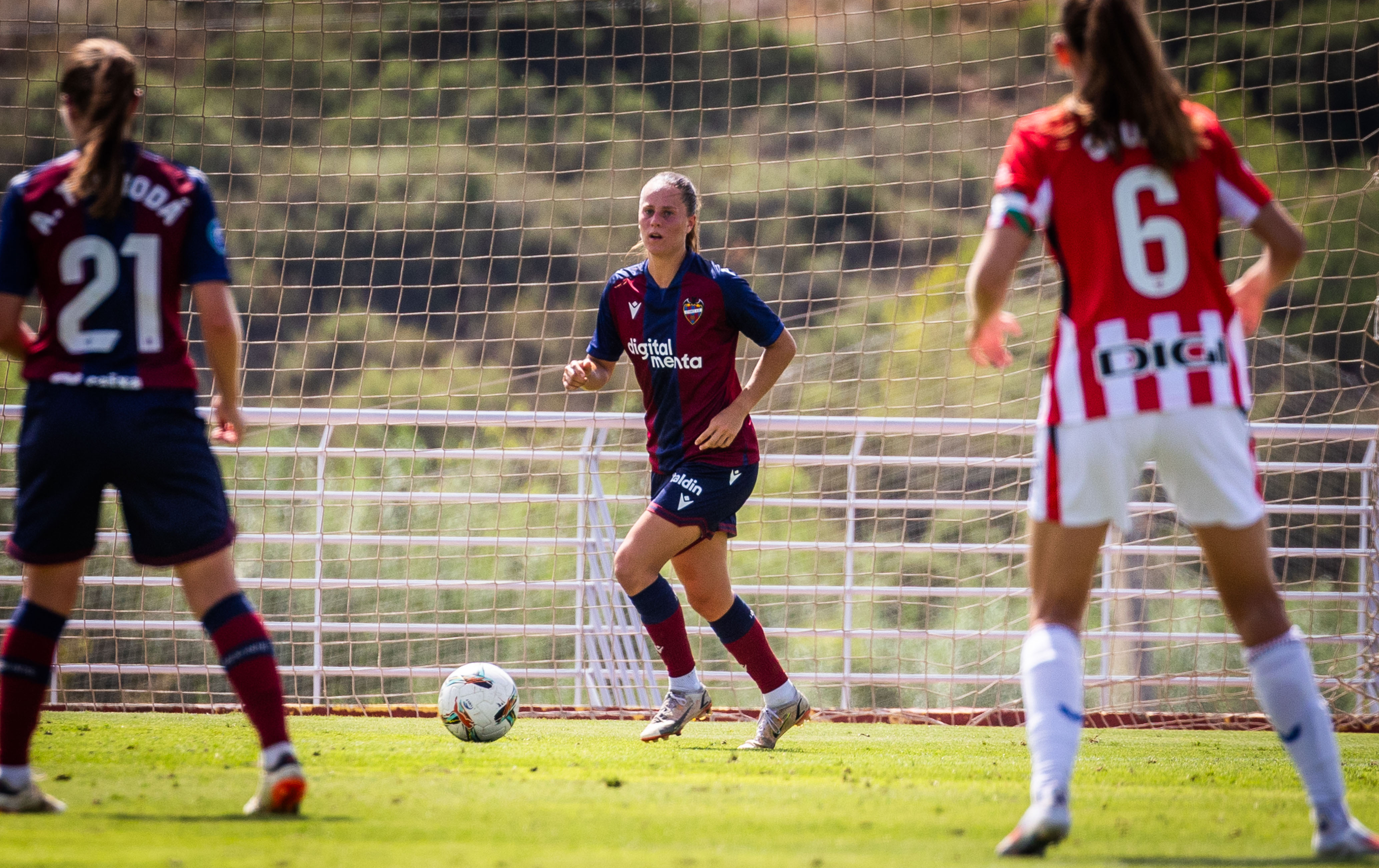 Eva Alonso: Matemáticas y fútbol | Levante UD | Web Oficial