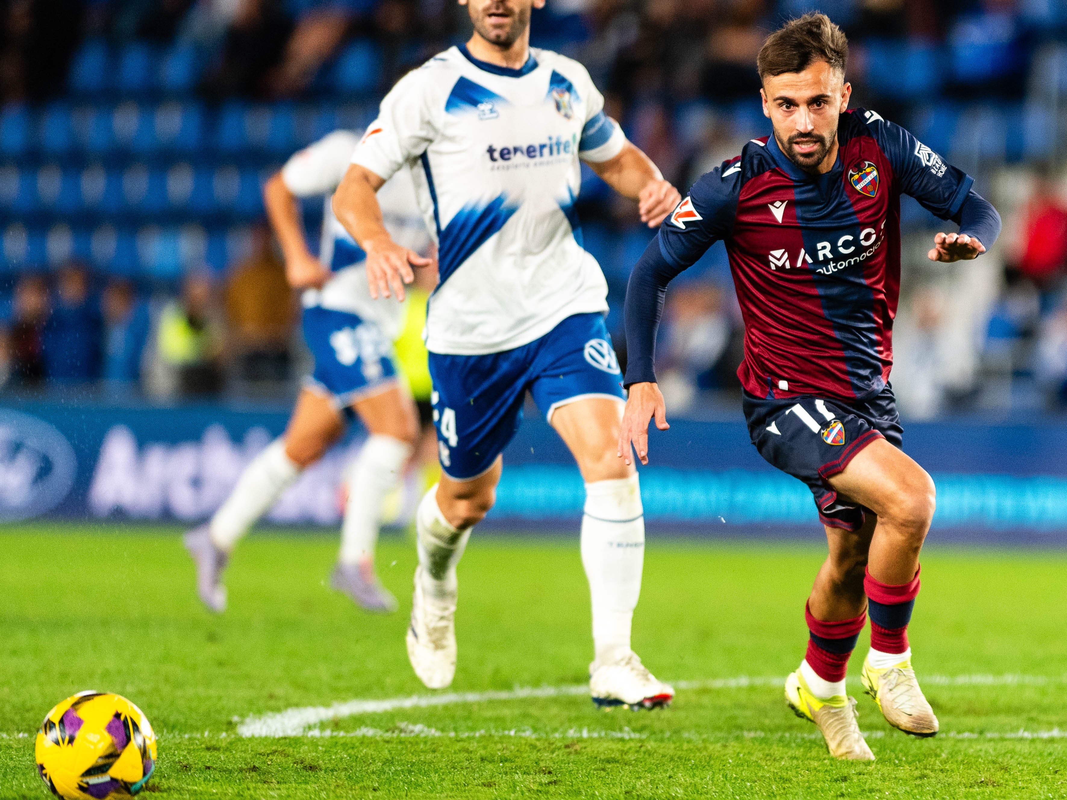 El Levante UD pacta con el FC Cartagena la cesión de Óscar Clemente ...