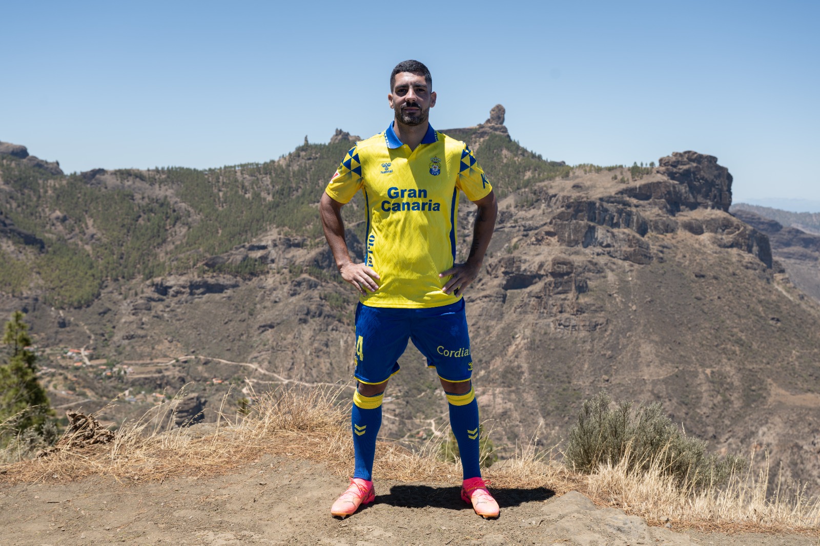 La UD Las Palmas presenta su nueva equipación para la temporada 2024/25 | UD Las Palmas | Web ...