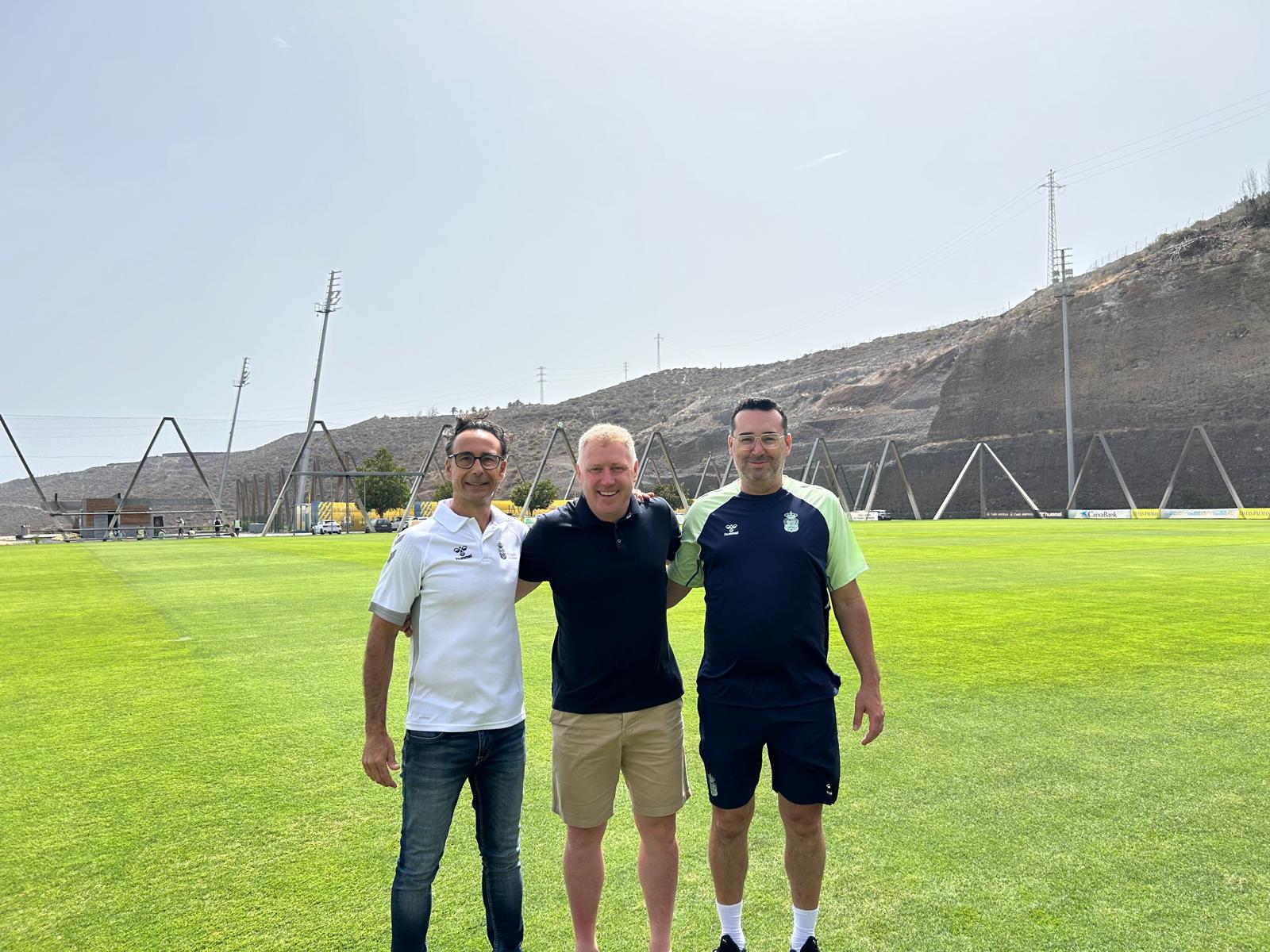 Dean Rastrick, jefe de desarrollo de fútbol del Norwich City FC, visita ...