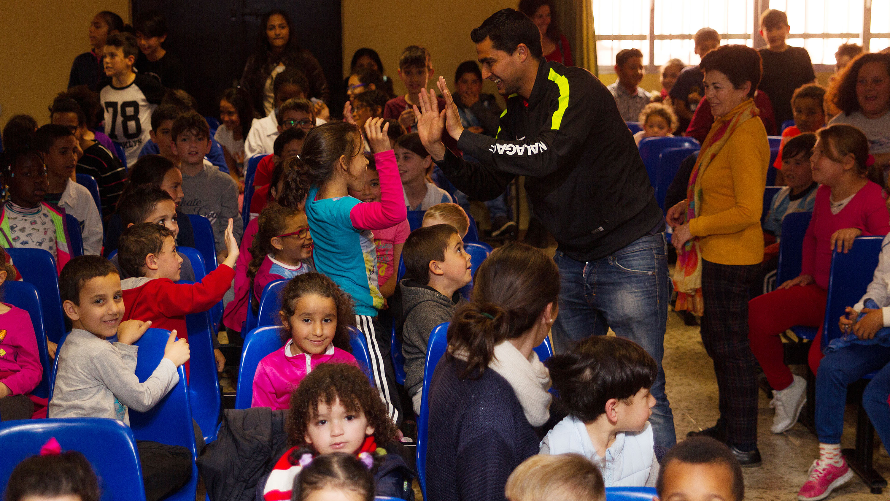 Blue and Whites’ Values reach Las Flores school | Málaga CF | Web Oficial