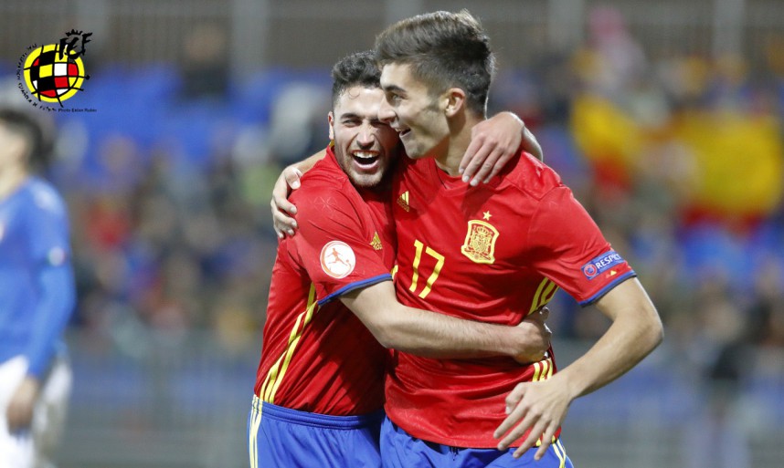 Álex Robles plays and wins with Spain’s U-19s | Málaga CF | Web Oficial