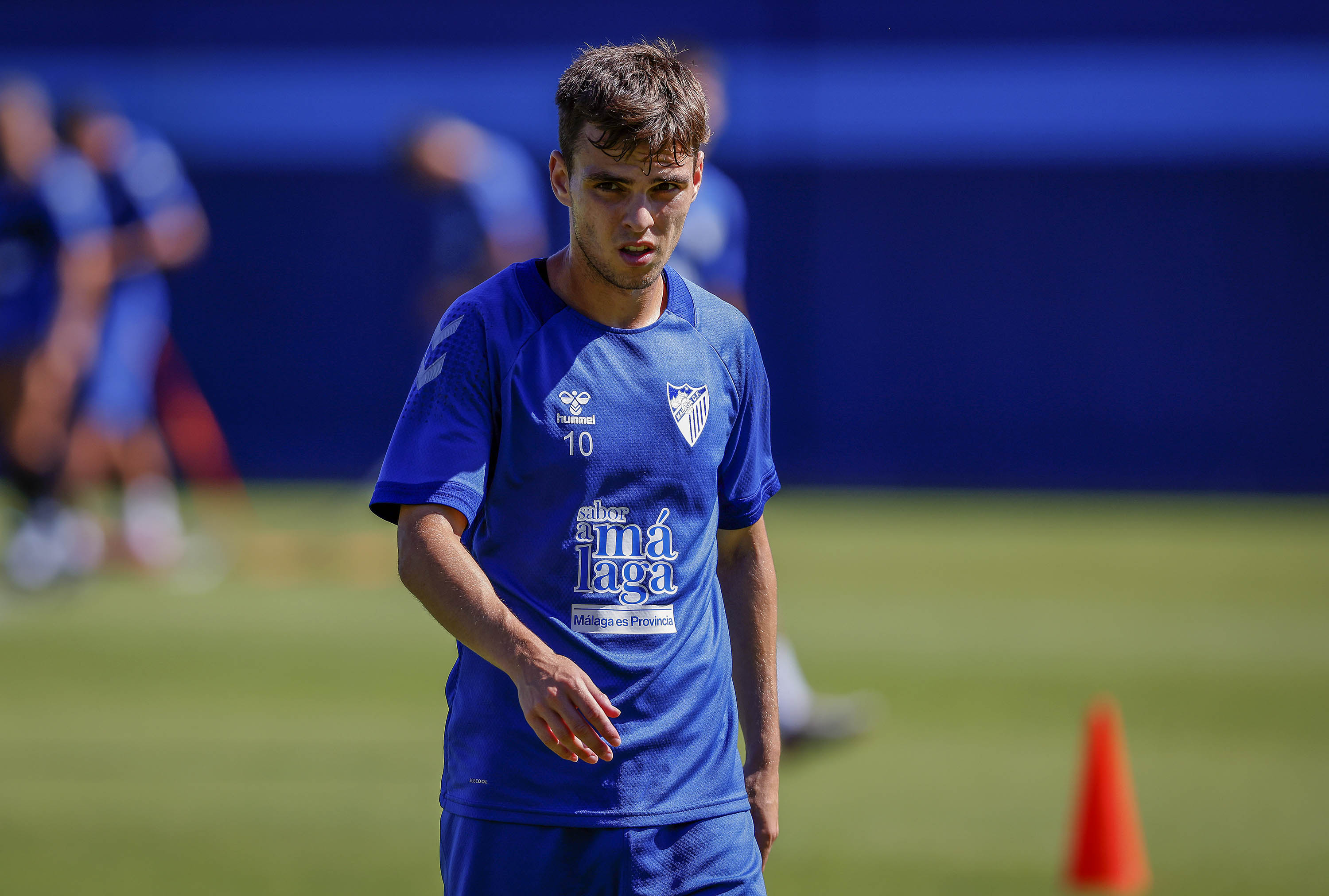 Training and travel the day before the match at El Alcoraz | Málaga CF ...