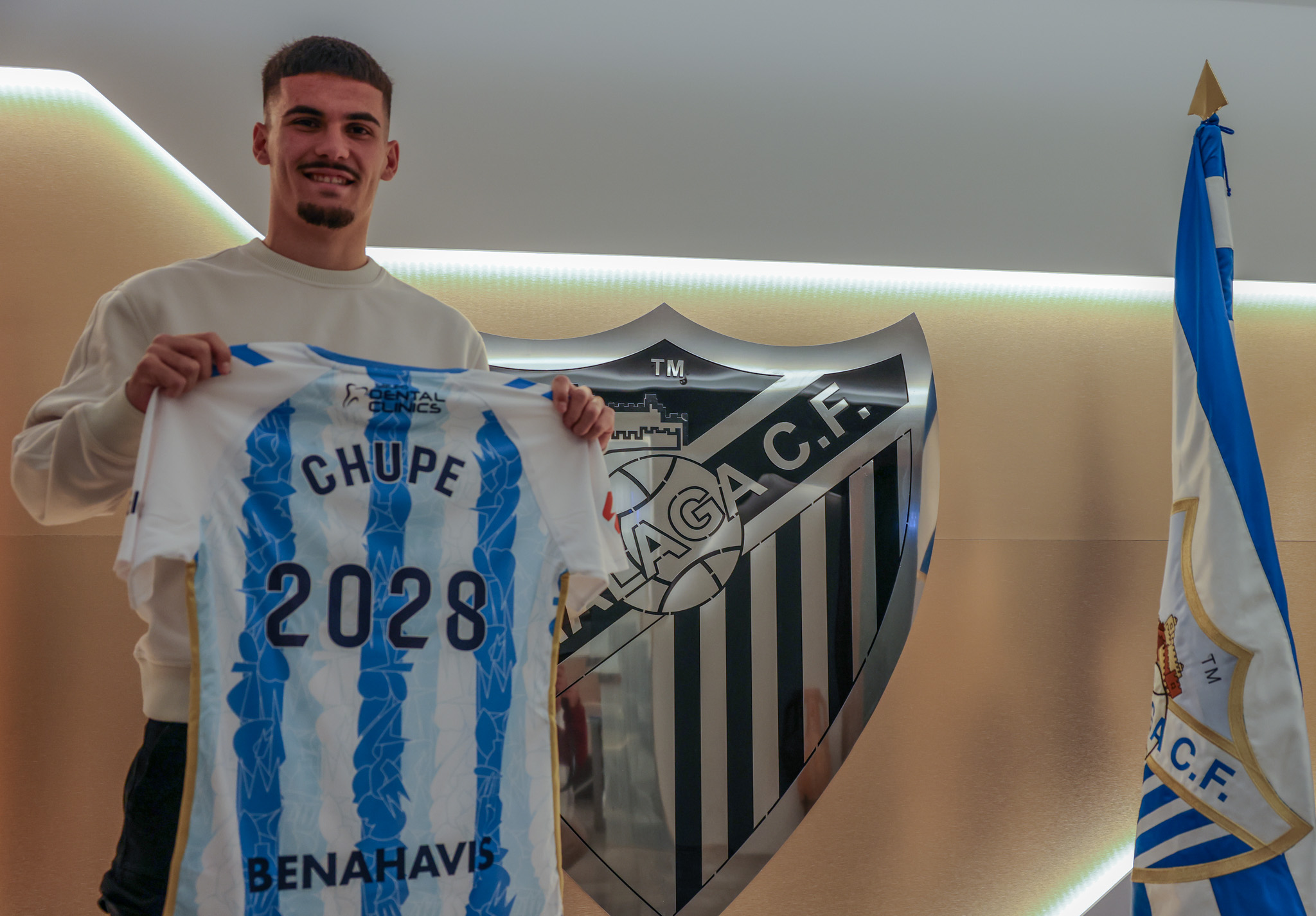 Chupe, Blue and White until 2028 | Málaga CF | Web Oficial