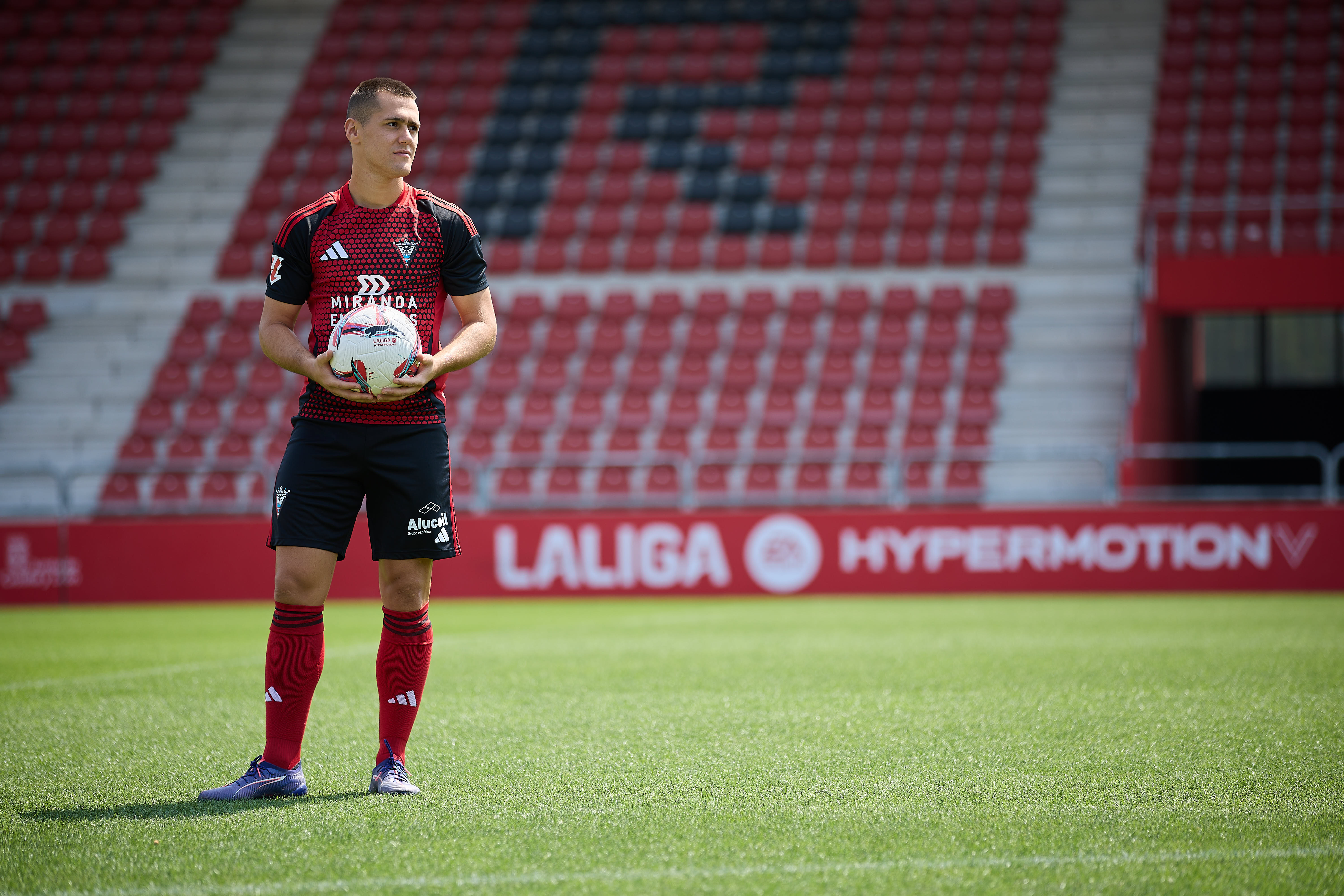 Presentación oficial de Izeta | CD Mirandés | Web Oficial