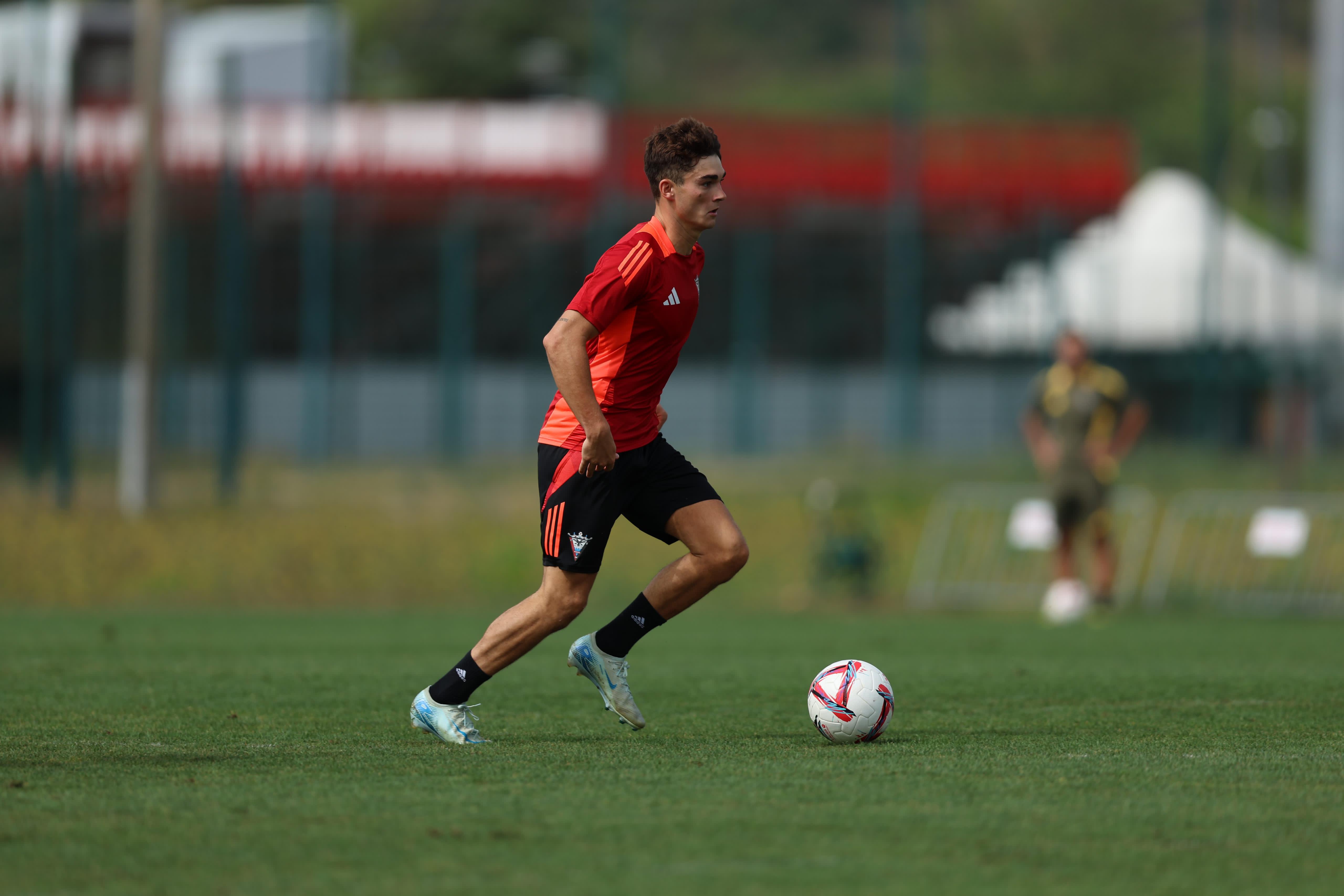 El atacante gironí, Joel Roca, ha completado su primer entrenamiento ...
