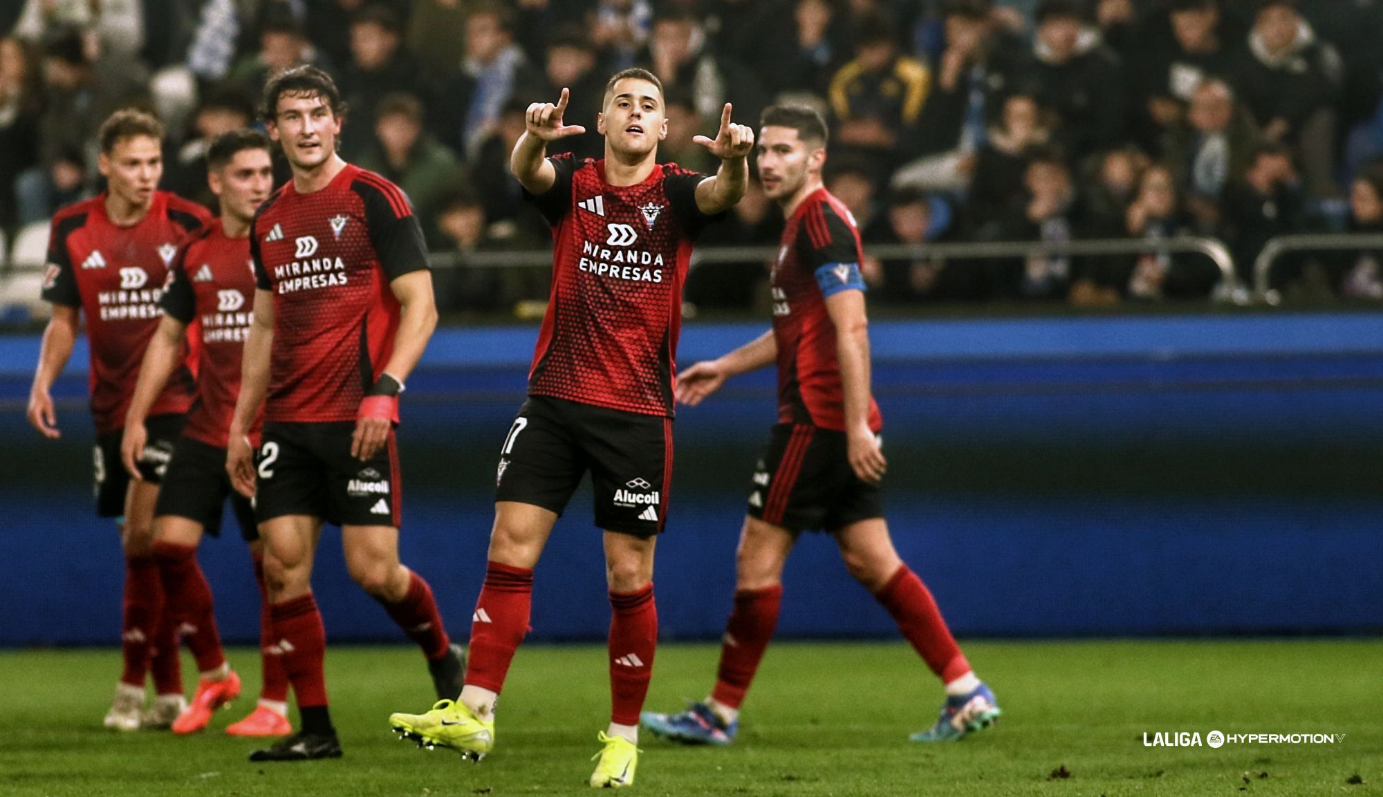 Izeta lidera un CD Mirandés imparable hacia el ascenso directo | CD ...