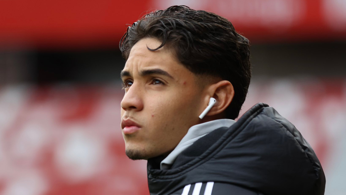 Ali Houary debutó en El Molinón con nuestra camiseta | CD Mirandés ...