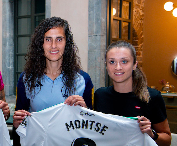 Montse Tomé, homenajeada en el Tartiere | Real Oviedo | Web Oficial