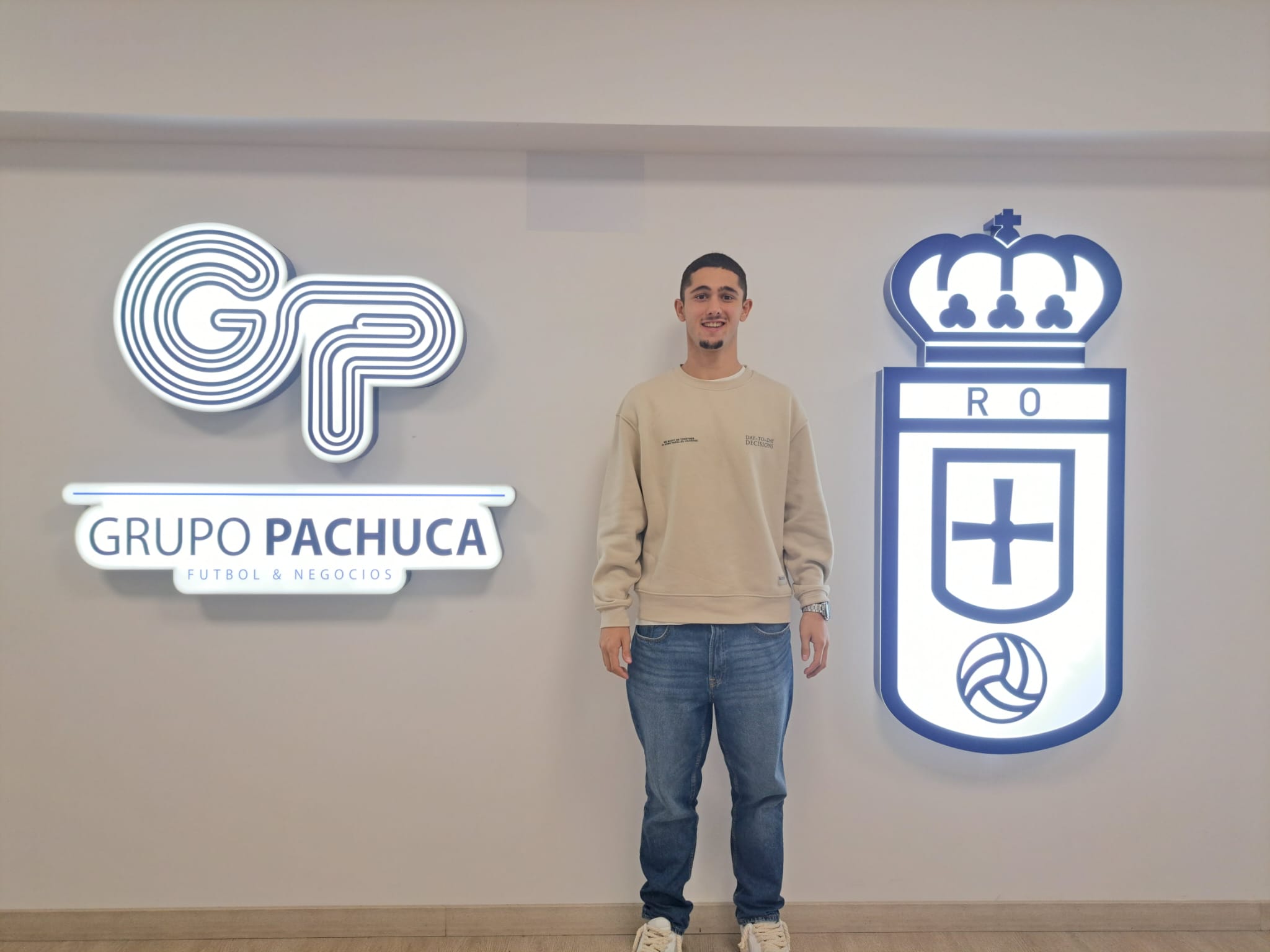 Cheli prolonga su vinculación con el Real Oviedo | Real Oviedo | Web ...