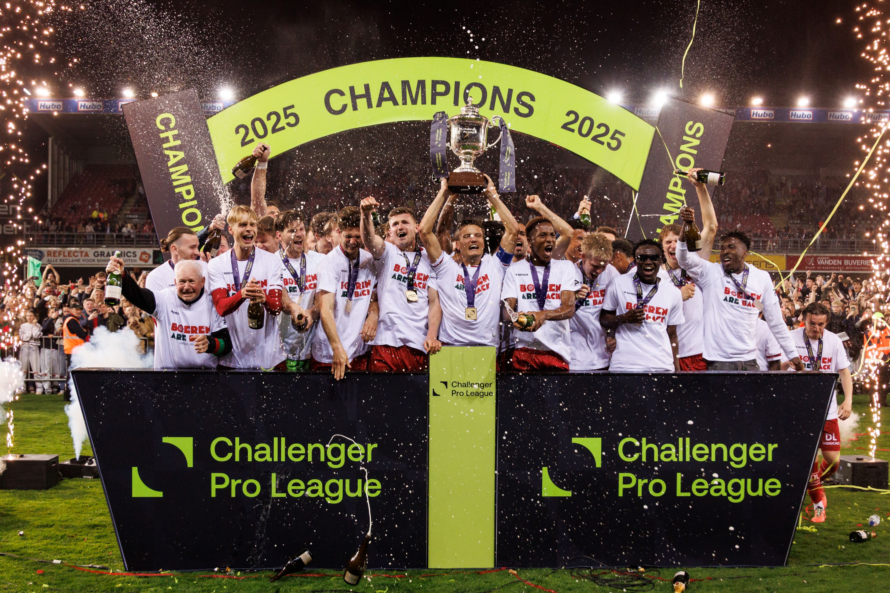 Le SV Zulte Waregem est sacré champion, le RAAL La Louvière est promu ...