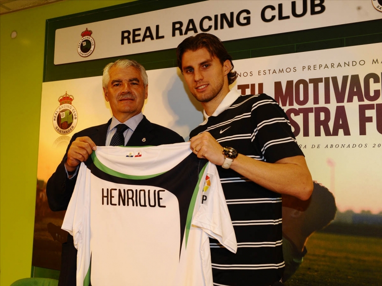 Henrique ya viste la nueva equipación racinguista | Real Racing Club ...