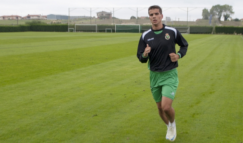 Andrija Kaludjerovic ya entrenó en La Albericia | Real Racing Club ...