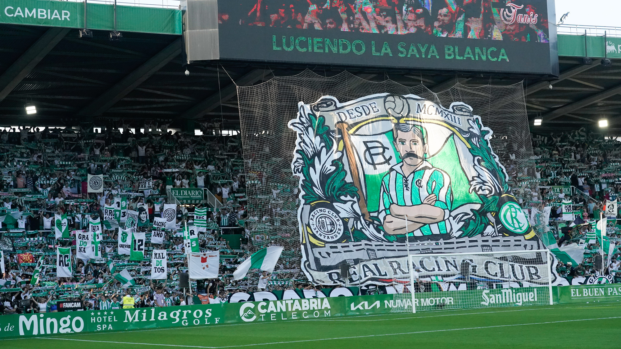 Las aficiones de Racing y Sporting firman un ambiente de Primera en El ...