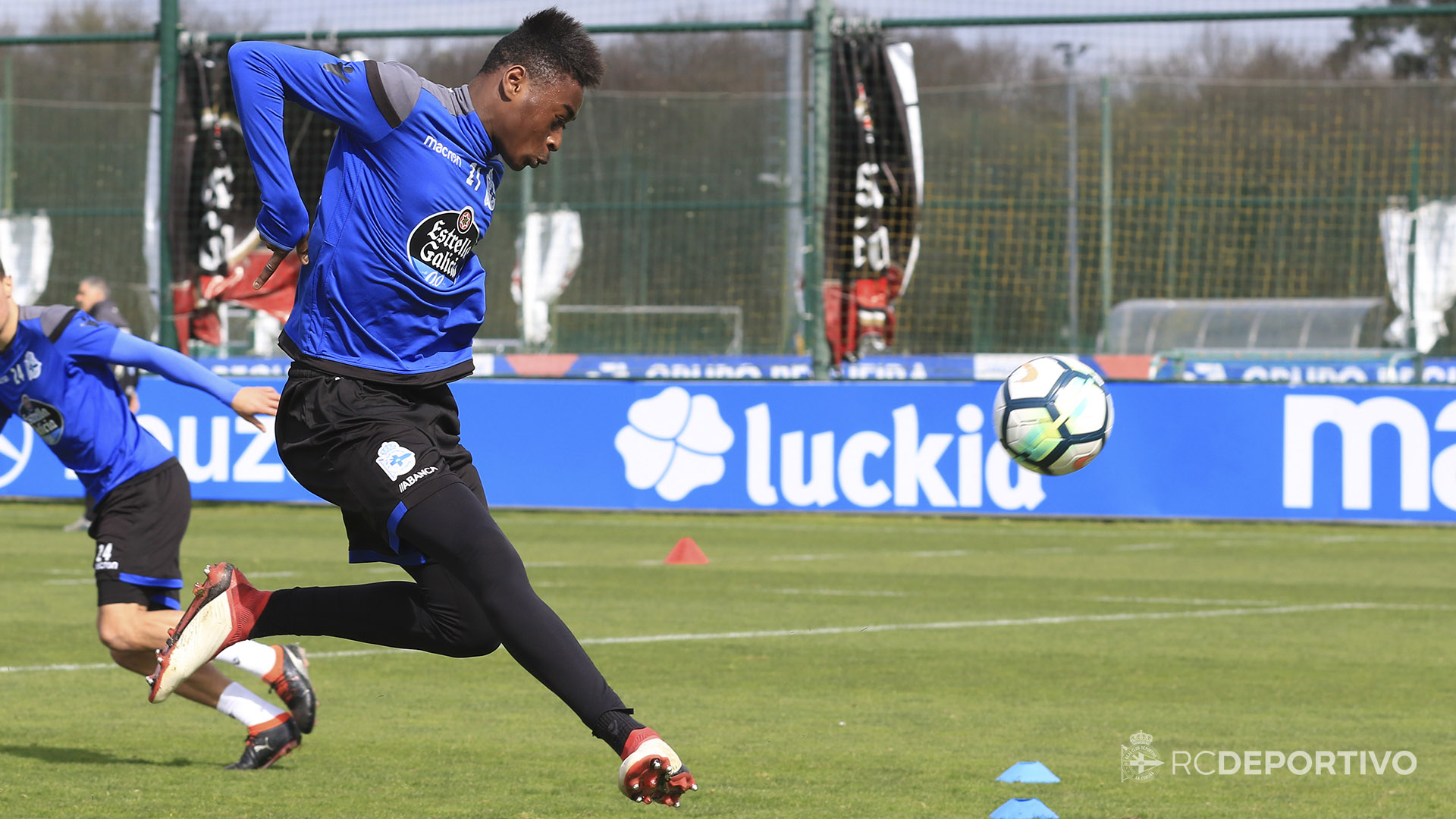 Mujaid participó como titular en el pase de España a las semifinales de ...