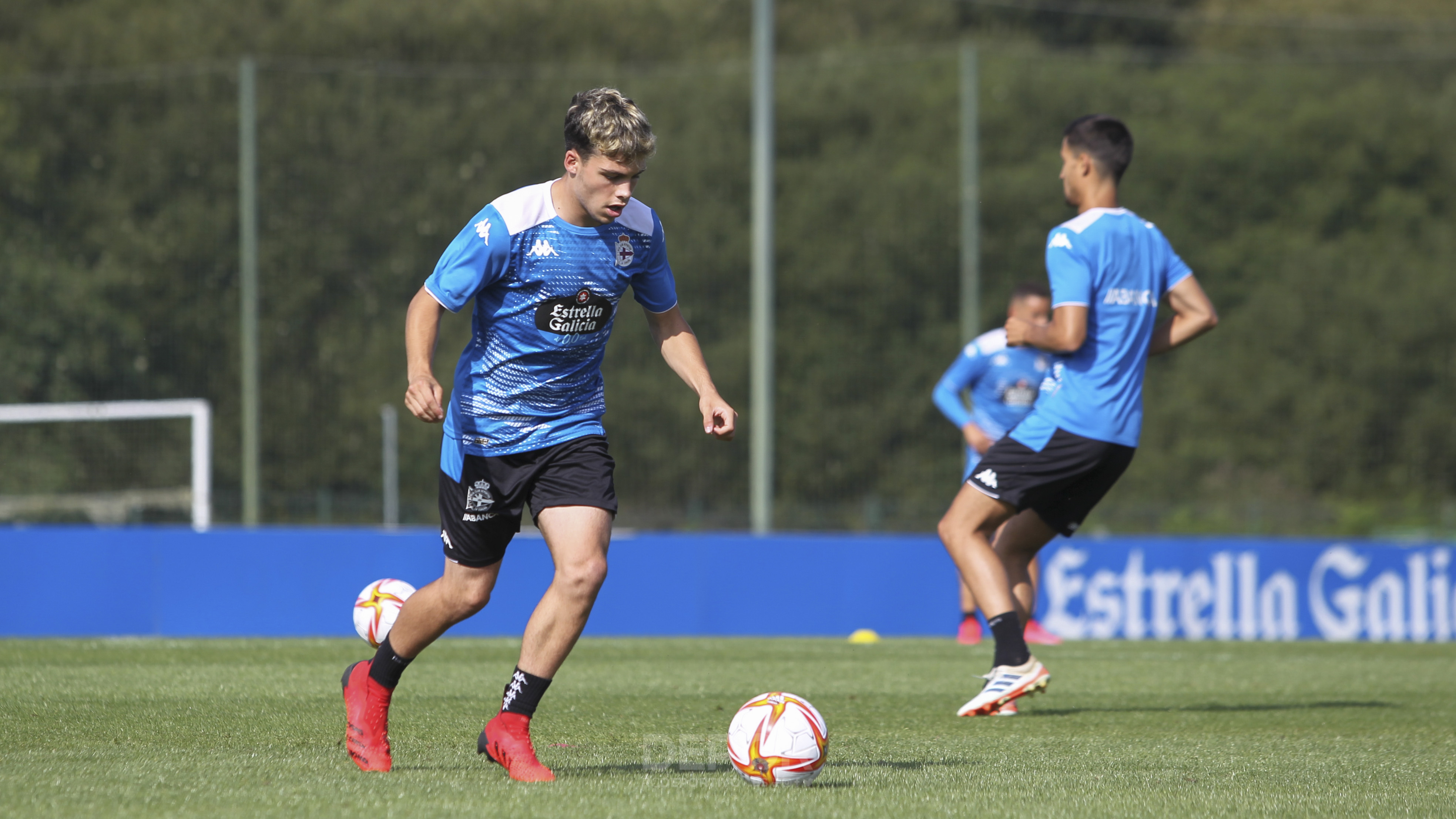 El juvenil David Mella, protagonista también hoy en el entrenamiento ...