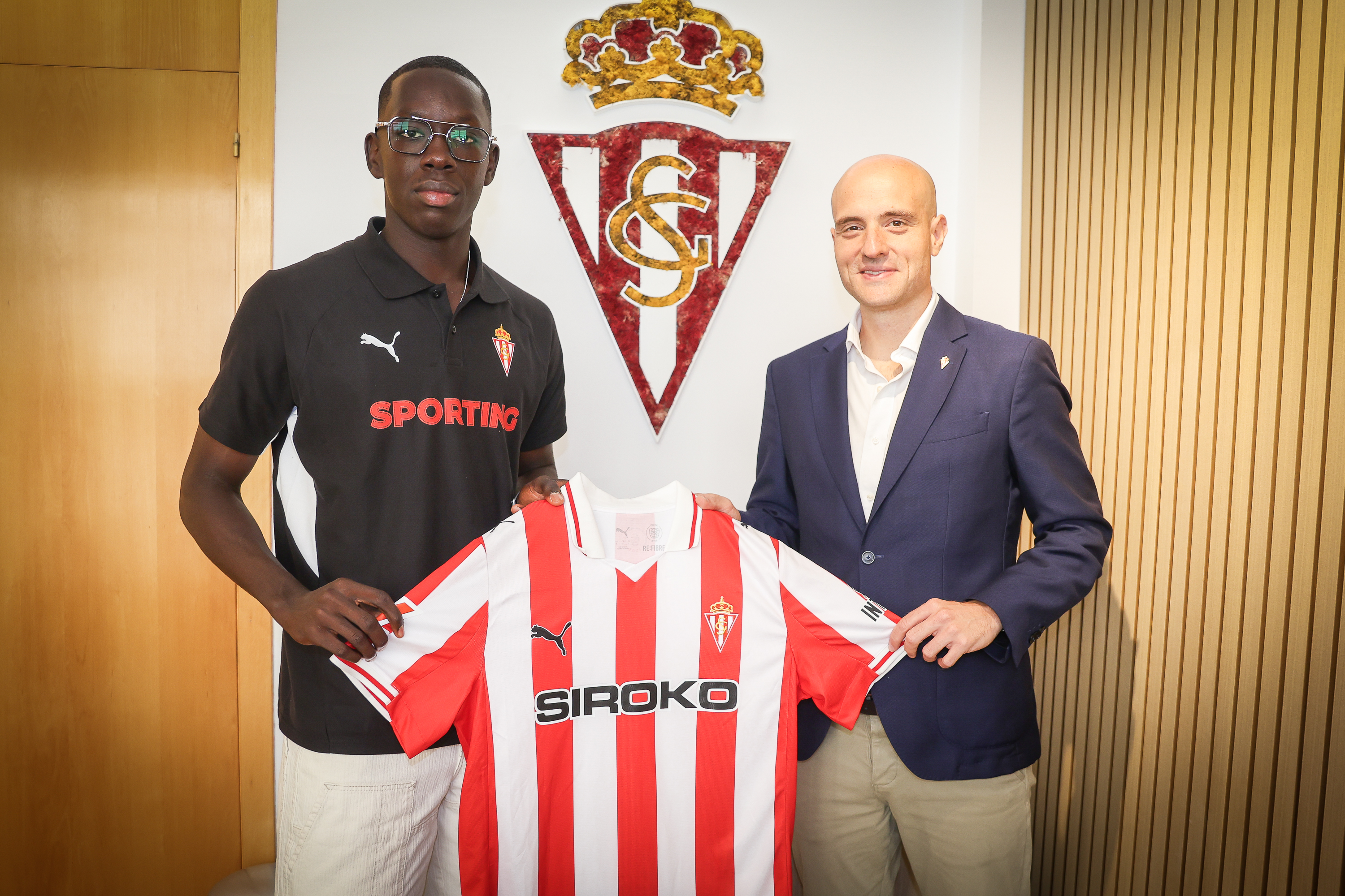 Amadou Matar firma su contrato profesional con el Club | Real Sporting | Web Oficial