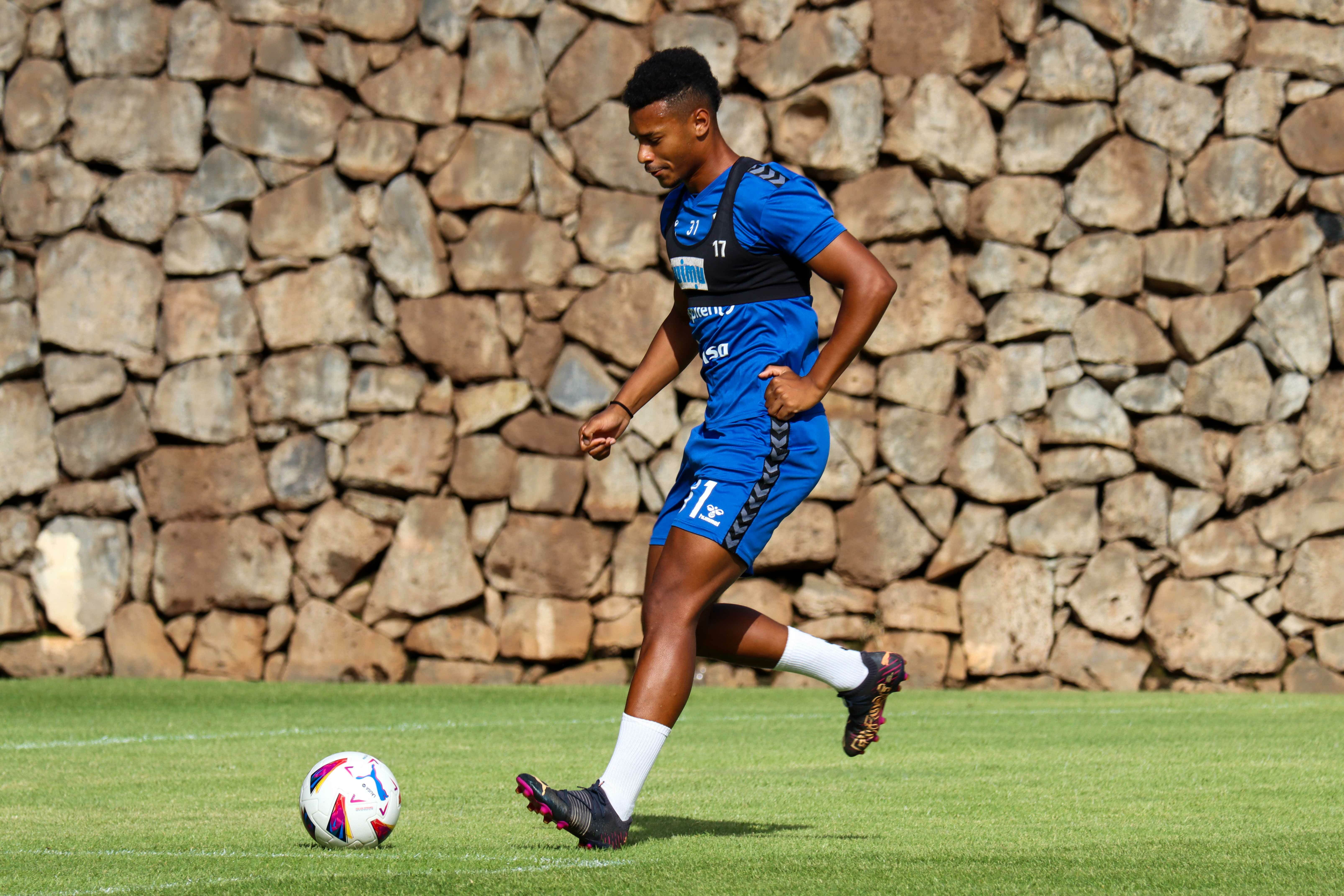 Loïc Williams: "Debutar en este gran club resulta un sueño hecho ...